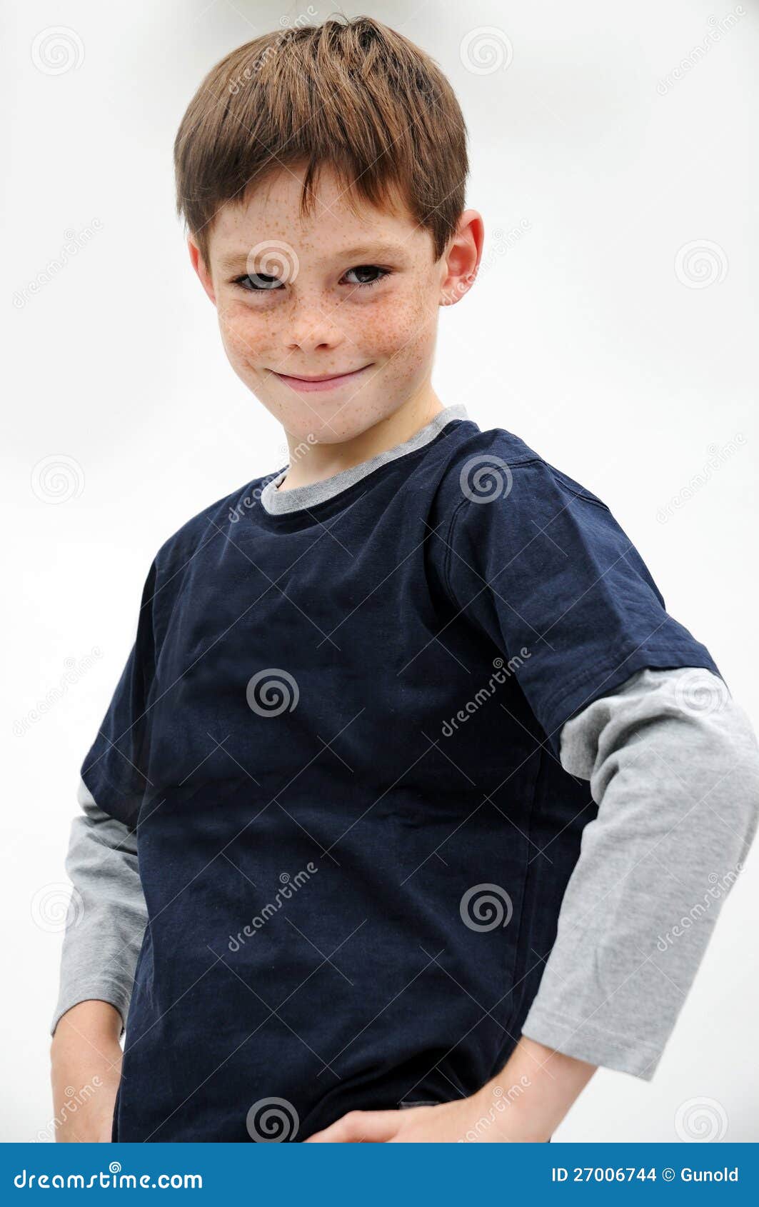 Petit garçon heureux photo stock. Image du écolier, jeune - 27006744
