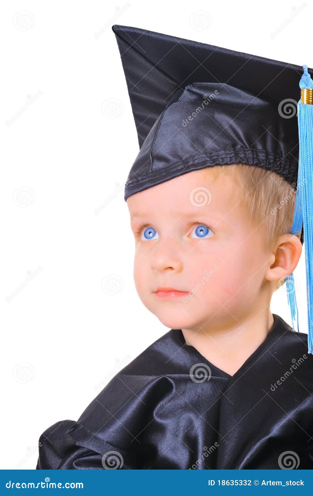 427 écolier Dans Le Capuchon De Graduation Photos libres de droits et ...