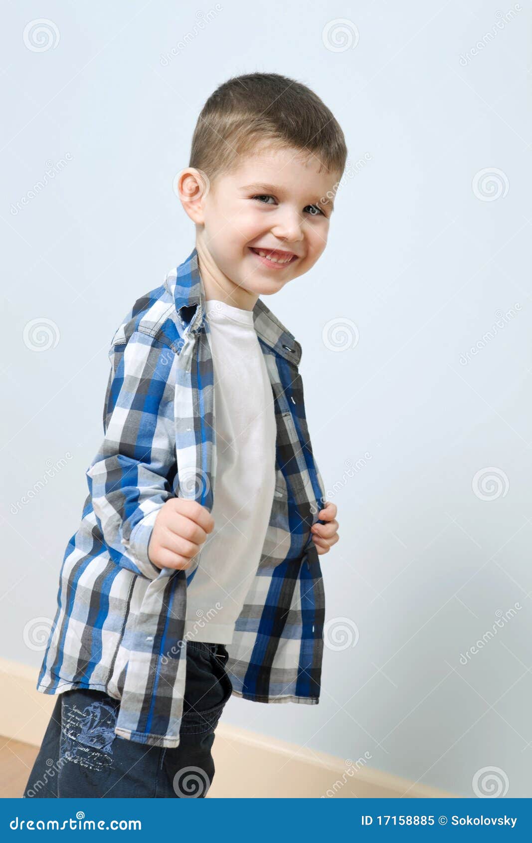 Petit Garçon Mignon De Sourire Image stock - Image du bonheur ...
