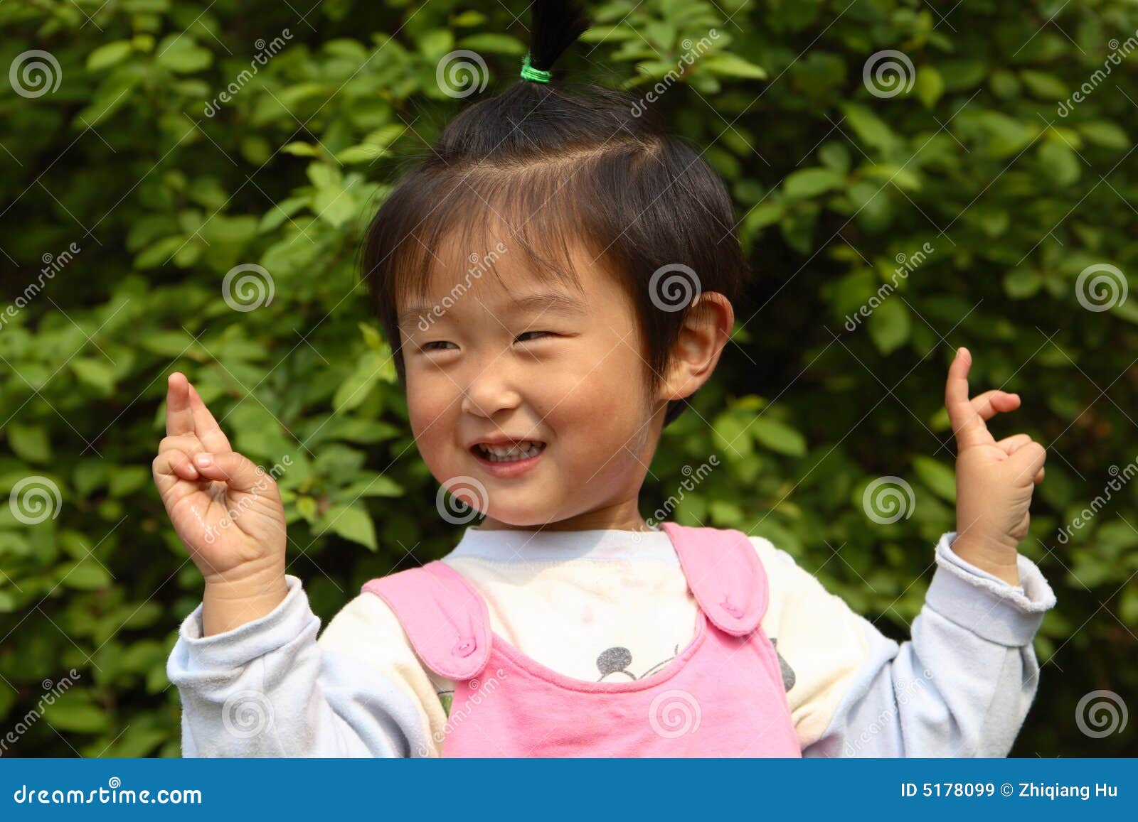 Petite Fille Chinoise Mignonne Image stock - Image du menton, petit ...