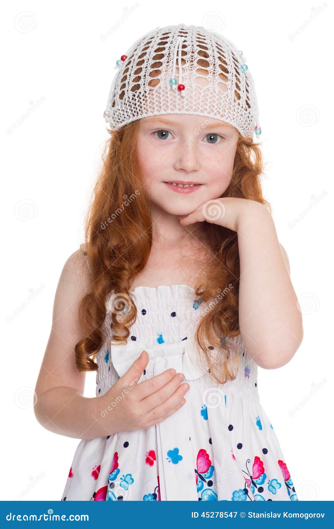 Petite fille rousse image stock. Image du beau, fond - 45278547