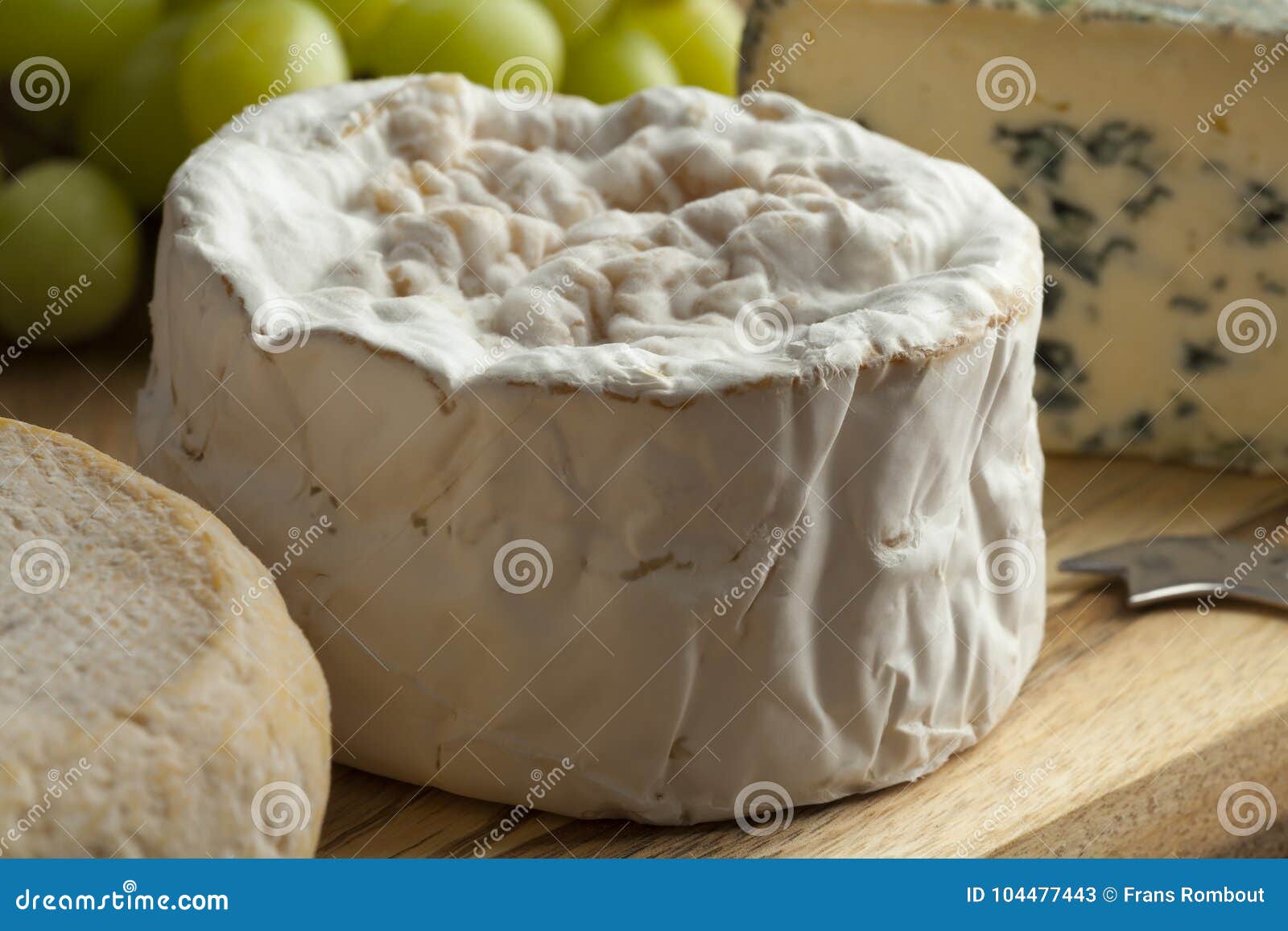 Petite Fin De Fromage De Camembert Image stock - Image du tradition ...