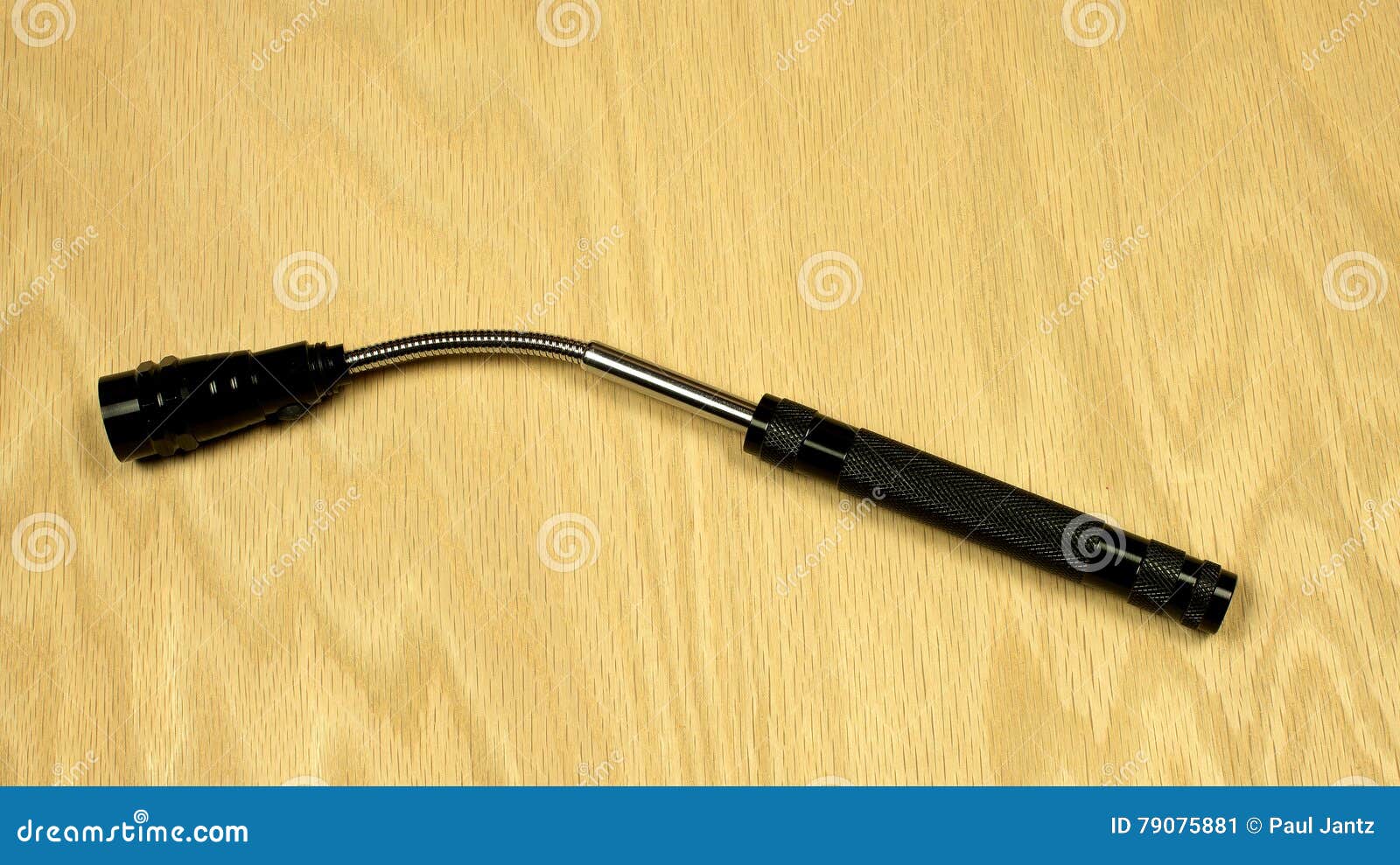 Petite Lampe-torche Extensible Image stock - Image du portatif, noir ...