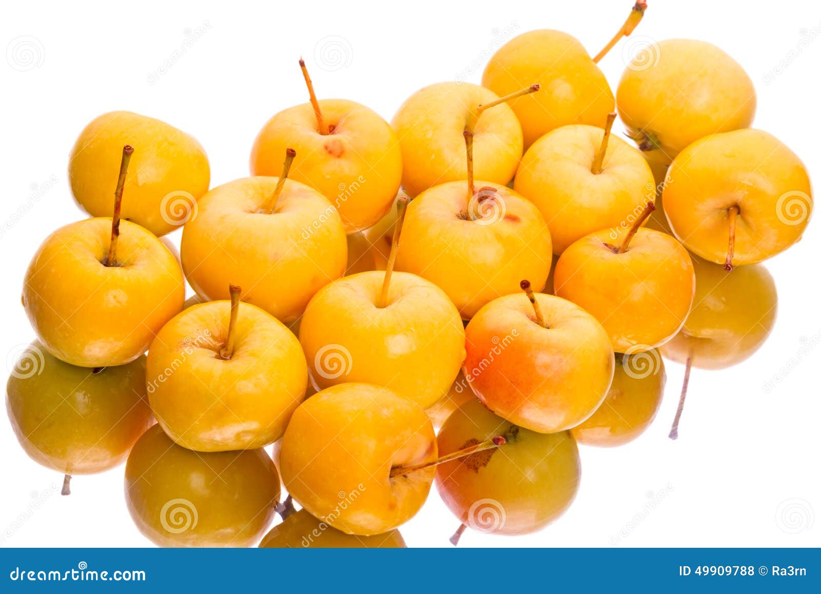 Petites pommes jaunes photo stock. Image du image, nourriture - 49909788