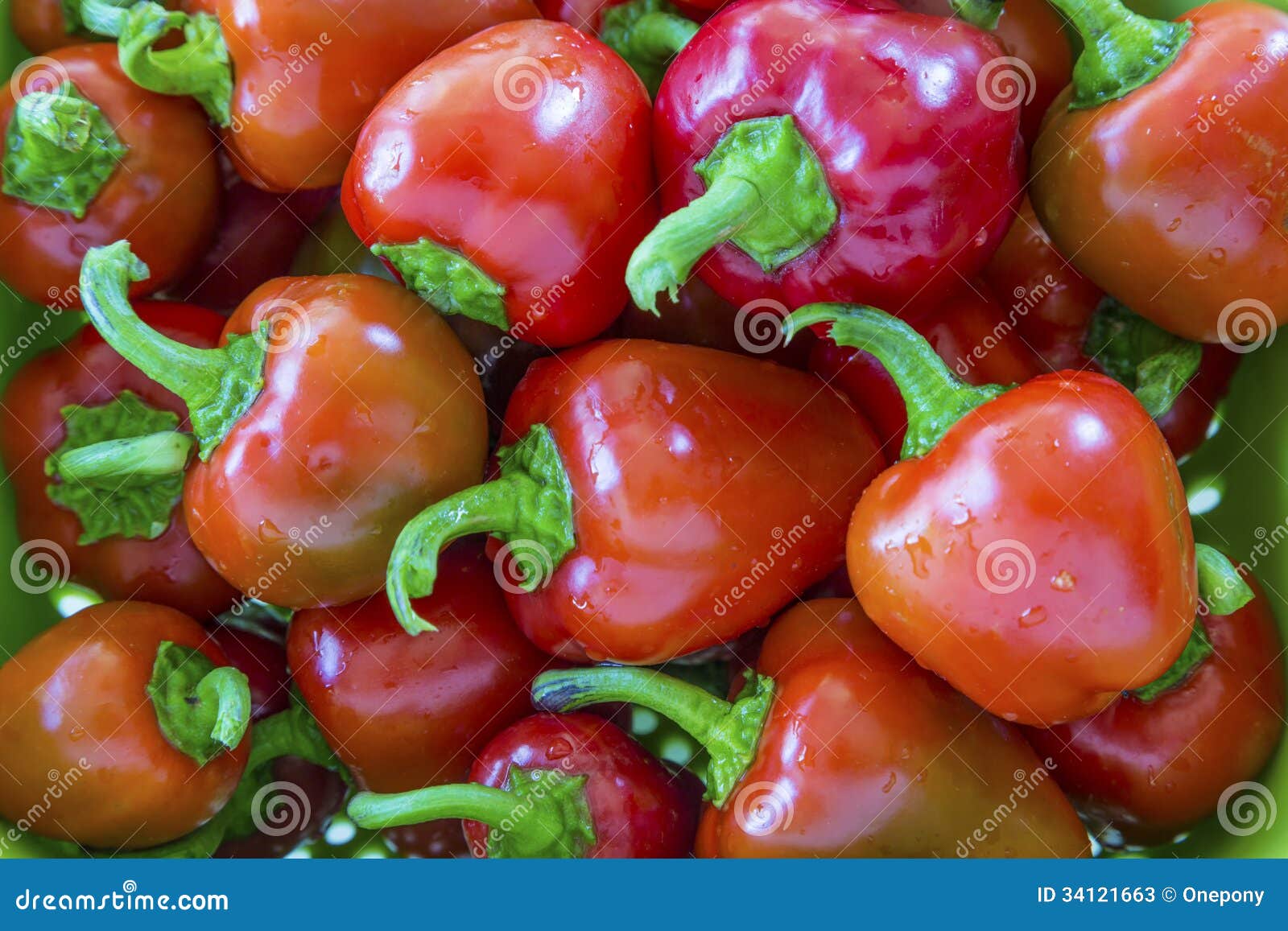 Petits poivrons rouges image stock. Image du marché, épicerie - 34121663