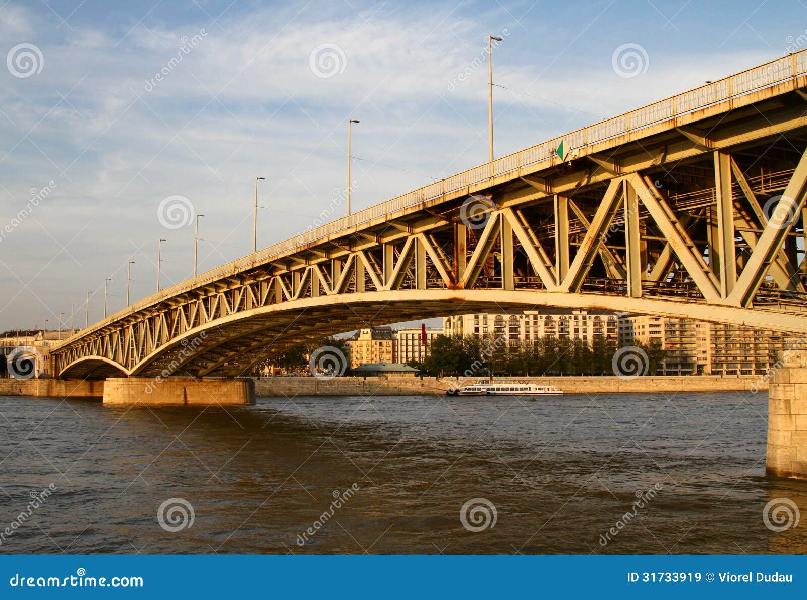 Petofi Bridge stock image. Image of bridge, water, pest - 31733919