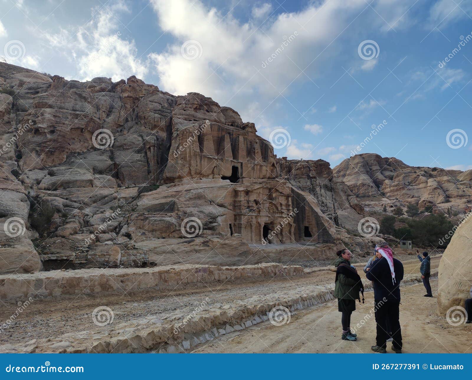 Petra - Scorcio Della Tomba Dell`Obelisco Dal Sentiero Di Accesso Del ... Petra - Scorcio Della Tomba Dell`Obelisco Dal Sentiero Di Accesso Del ...