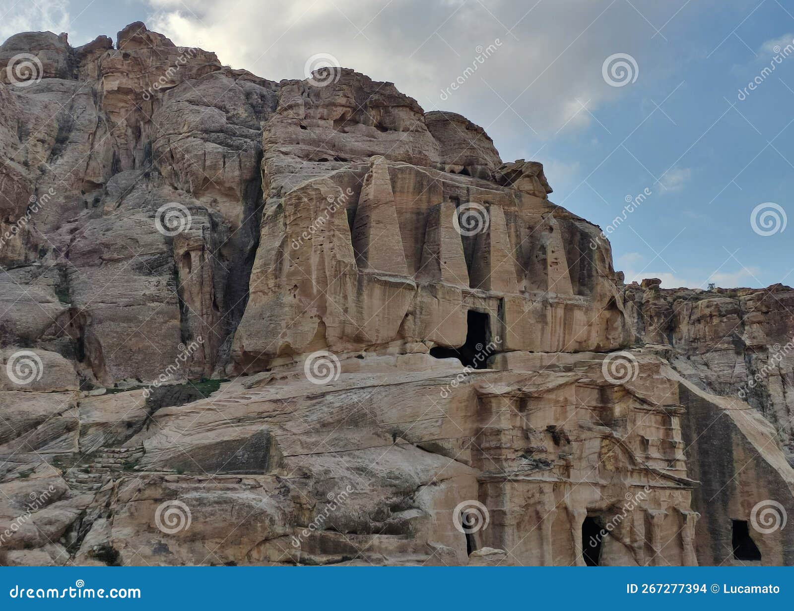 Petra - Scorcio Della Tomba Dell`Obelisco Dal Sentiero Di Accesso ... Petra - Scorcio Della Tomba Dell`Obelisco Dal Sentiero Di Accesso ...