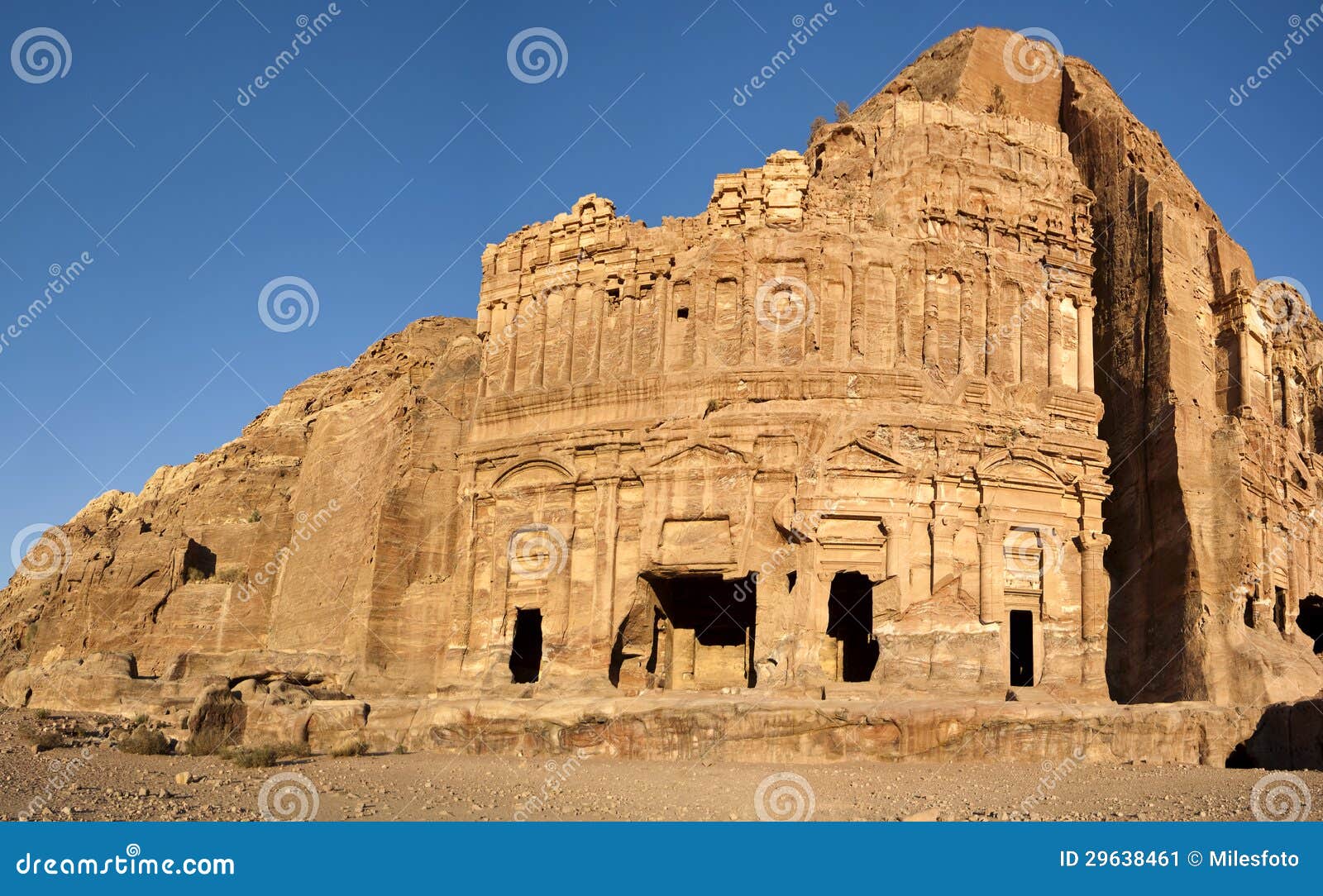 Petra Van Het Graf Van Het Paleis Stock Afbeelding - Image of sepulator ...