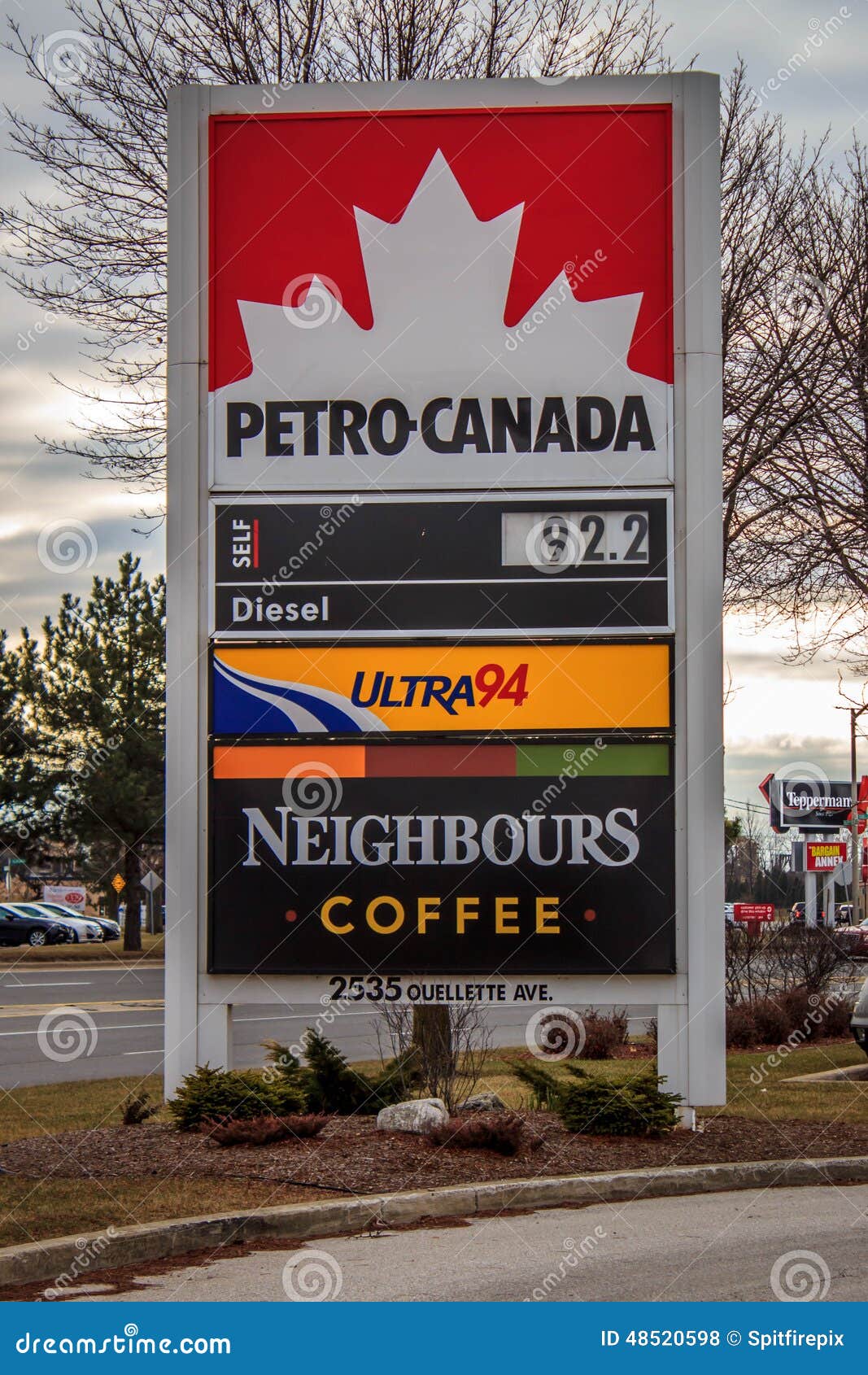 Petro Canada Signage photo stock éditorial. Image du canada - 48520598