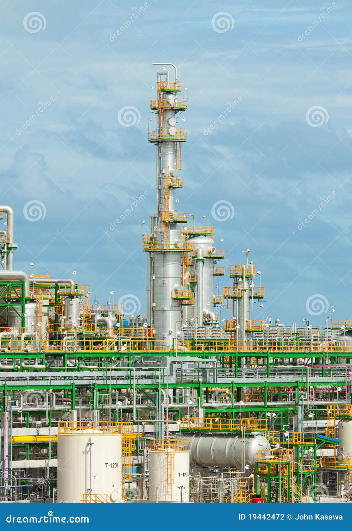 Refinery Petrochemical Plant Stock Photo - Image of pipeline ...