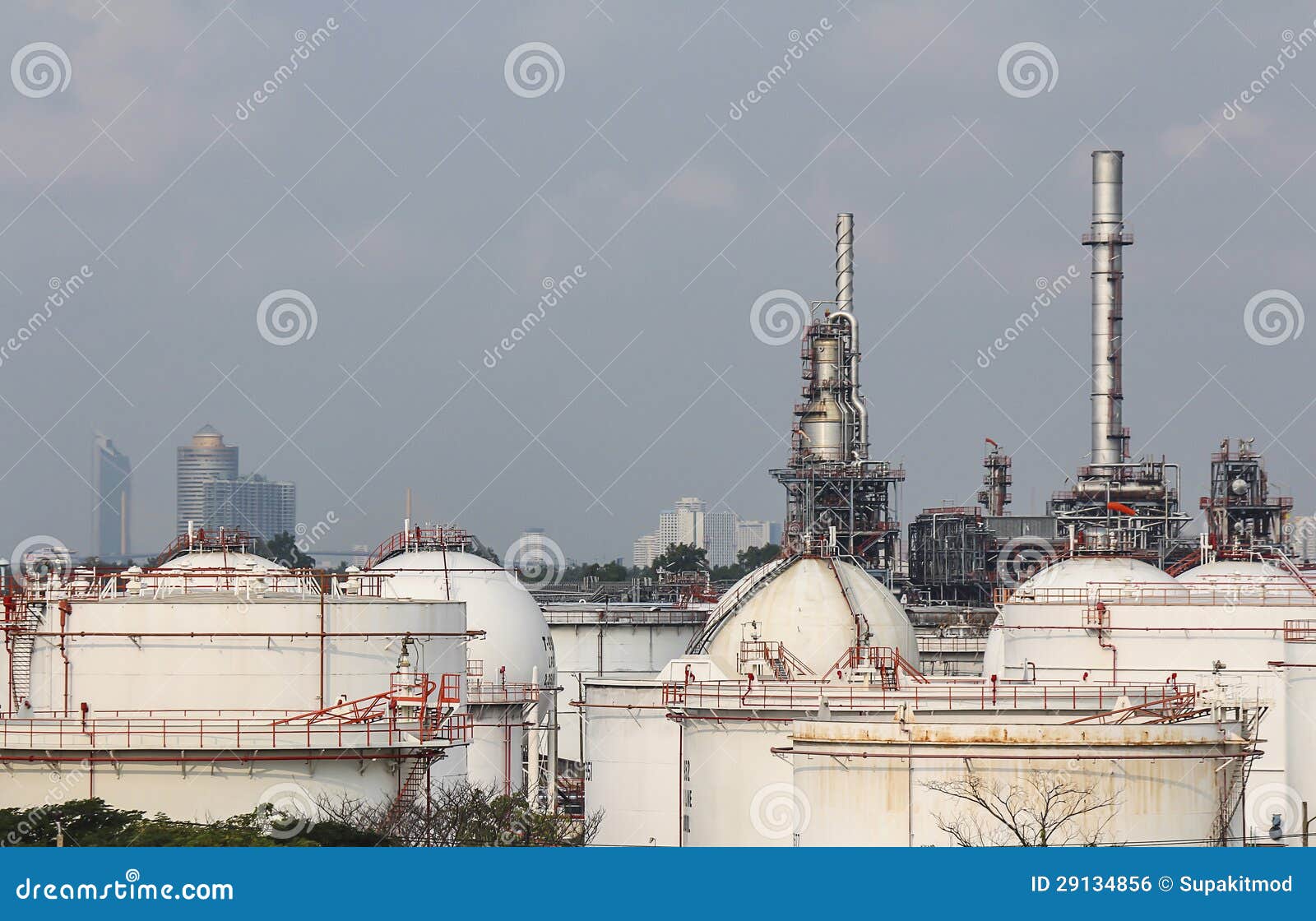 Petrolume plant with sky stock photo. Image of stack - 29134856