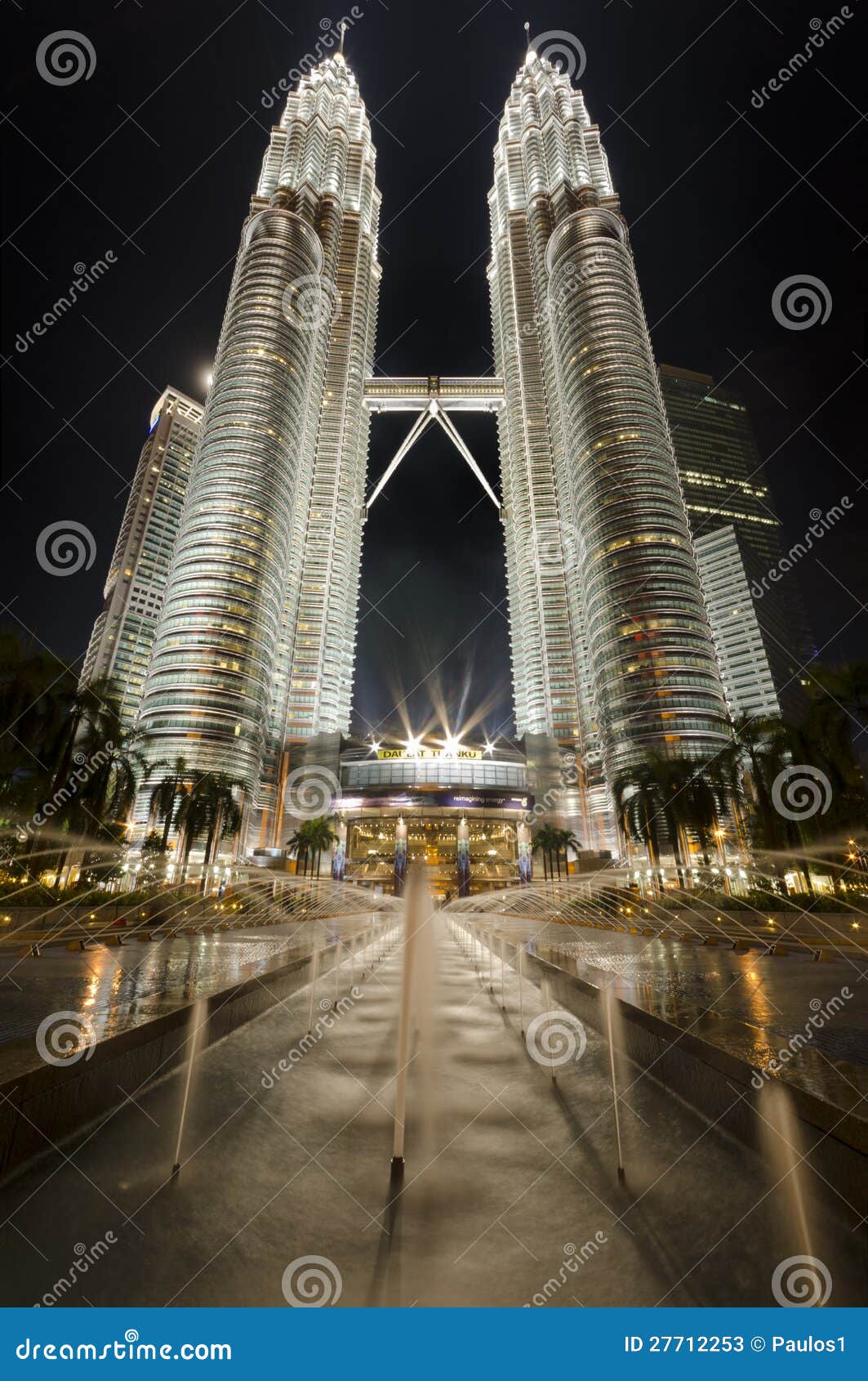 Petronas Towers editorial stock photo. Image of night - 27712253