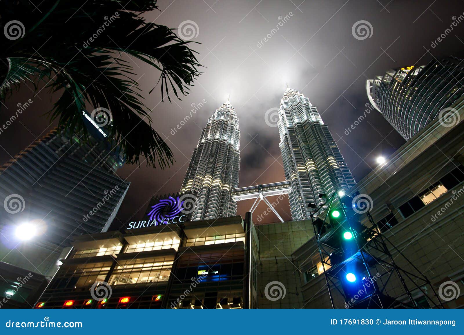 Petronas Towers - Modern Business Architecture Editorial Image - Image ...