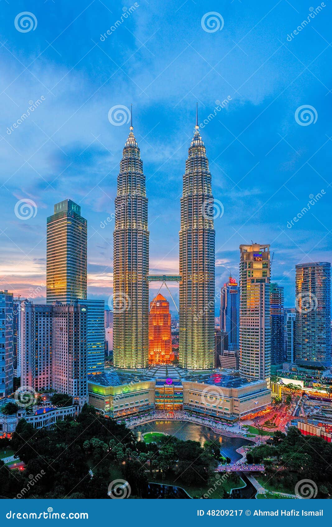 Petronas Twin Towers: The Tallest Twin Buildings. Editorial Photo ...