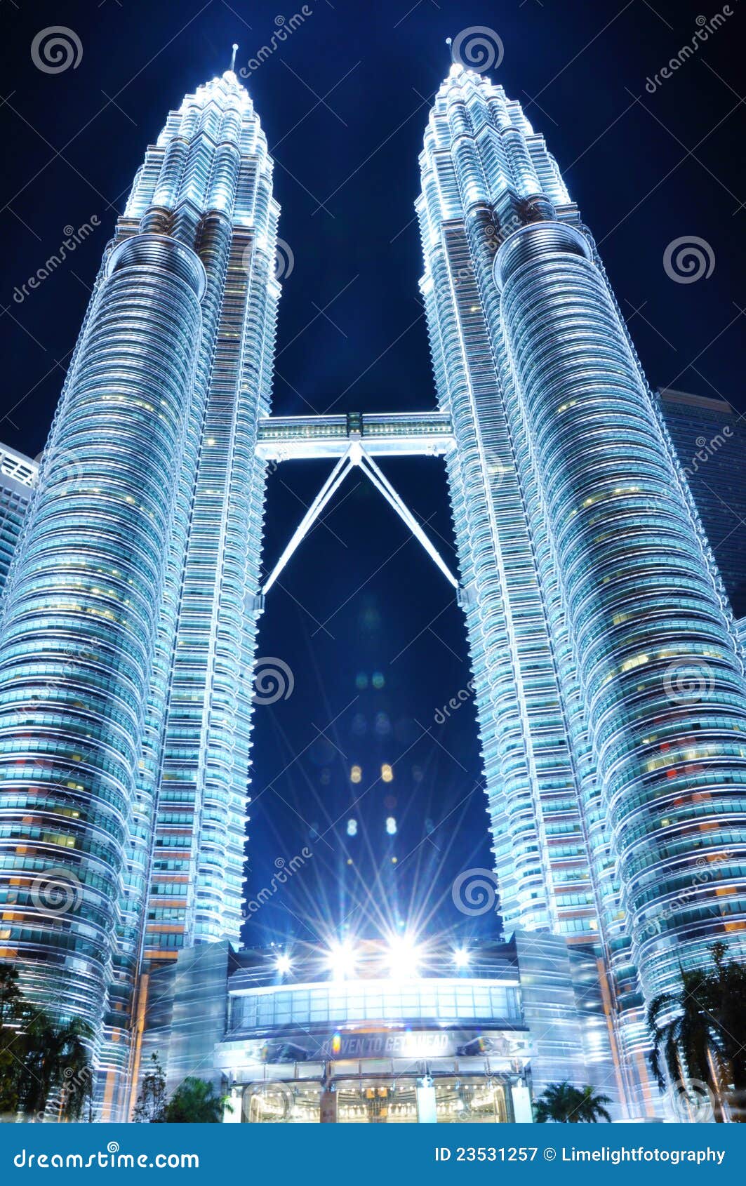 Petronas Twin Towers: The Tallest Twin Buildings. Editorial Photo ...