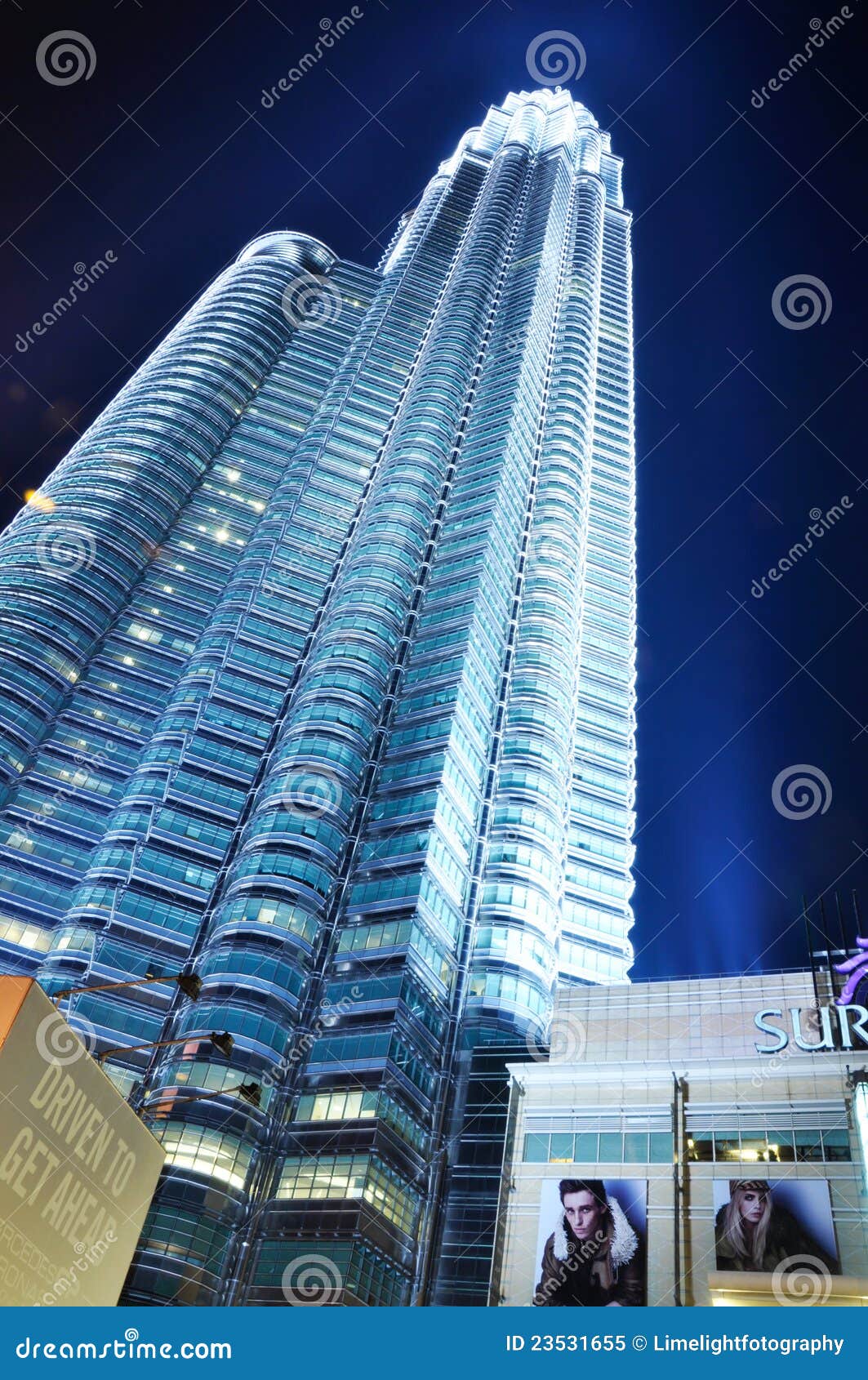 Petronas Twin Towers - KLCC Editorial Image - Image of lumpur ...
