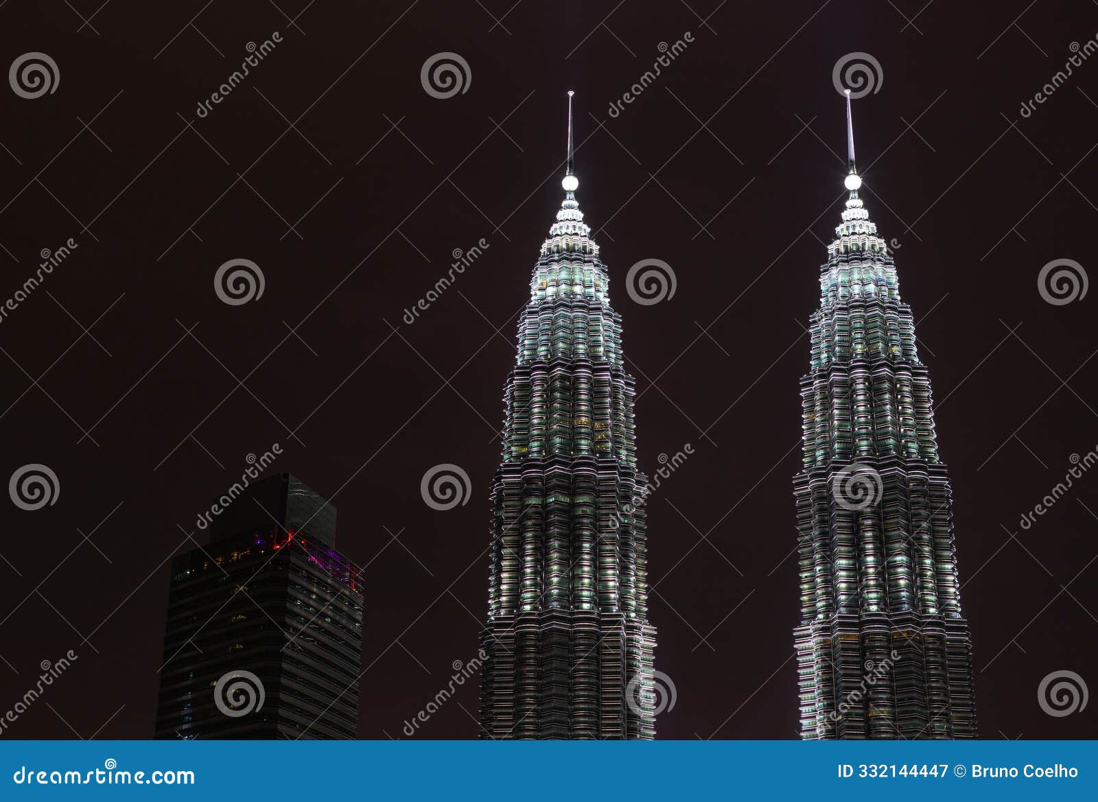 Petronas Twin Towers at Night Stock Image - Image of rises, modern ...