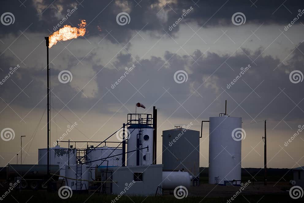 Petróleo E Indústria Do Gás Imagem de Stock - Imagem de bomba, ambiental: 3770457