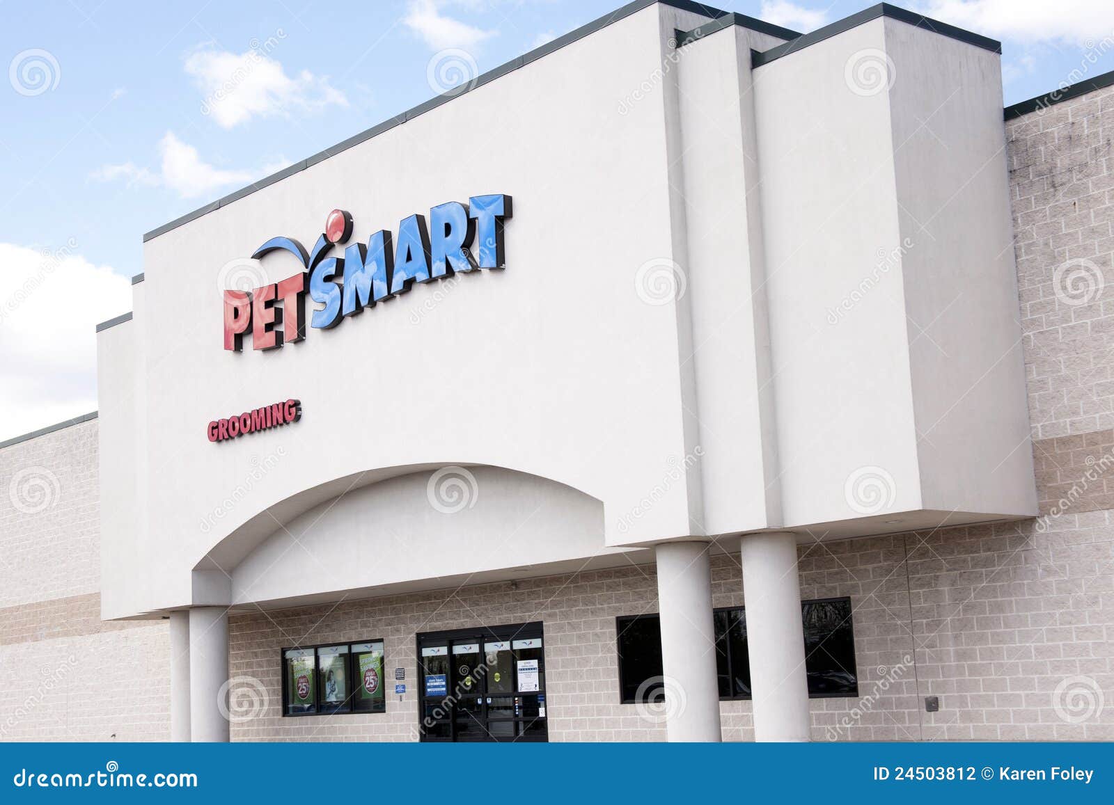 PetSmart editorial photography. Image of chain, commercial - 24503812