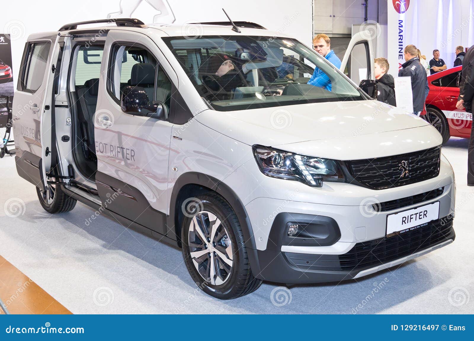 Peugeot Rifter fotografía editorial. Imagen de furgoneta - 129216497