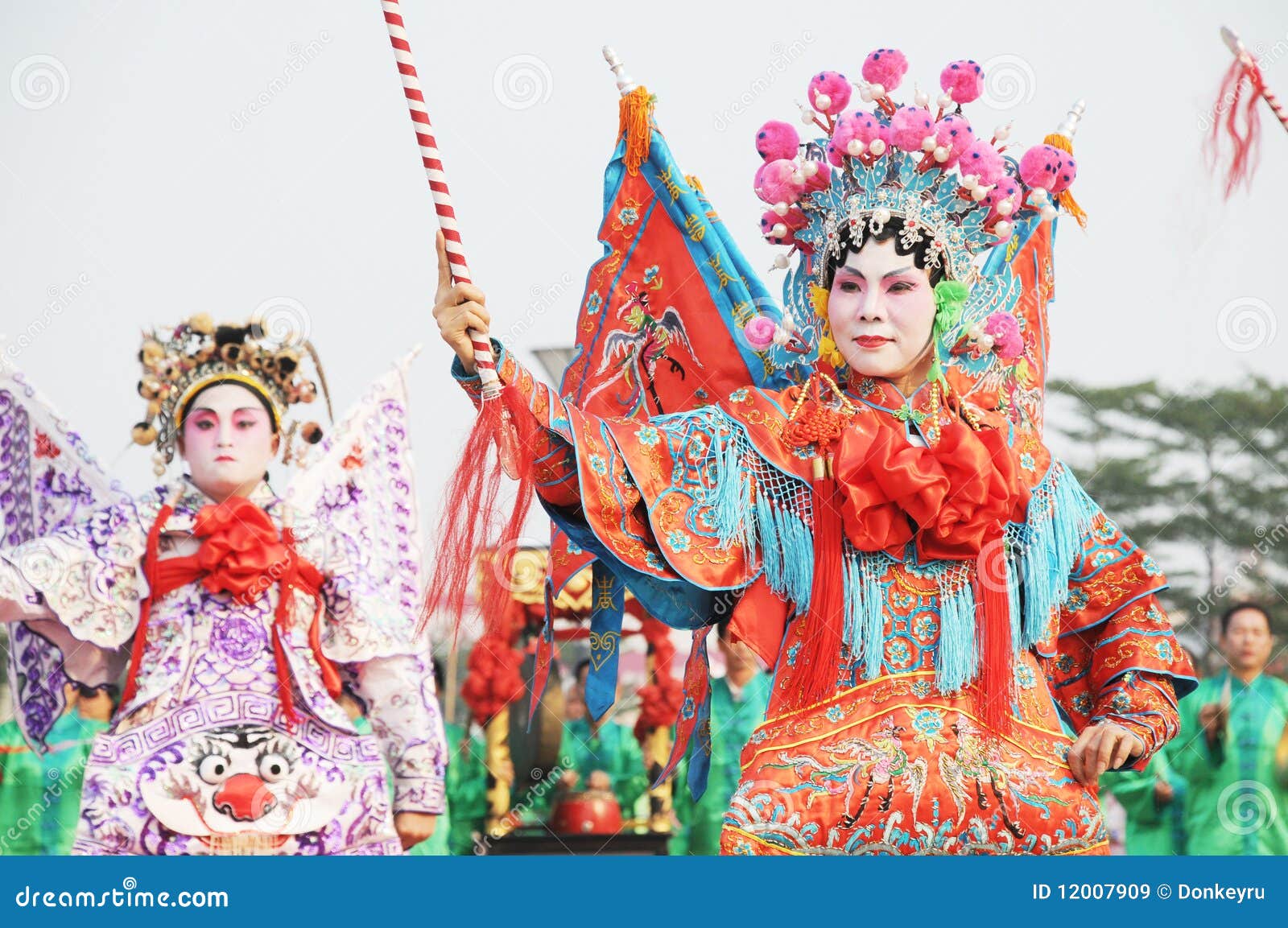 Peuple Chinois De Défilé D'an Neuf Image stock éditorial - Image du ...