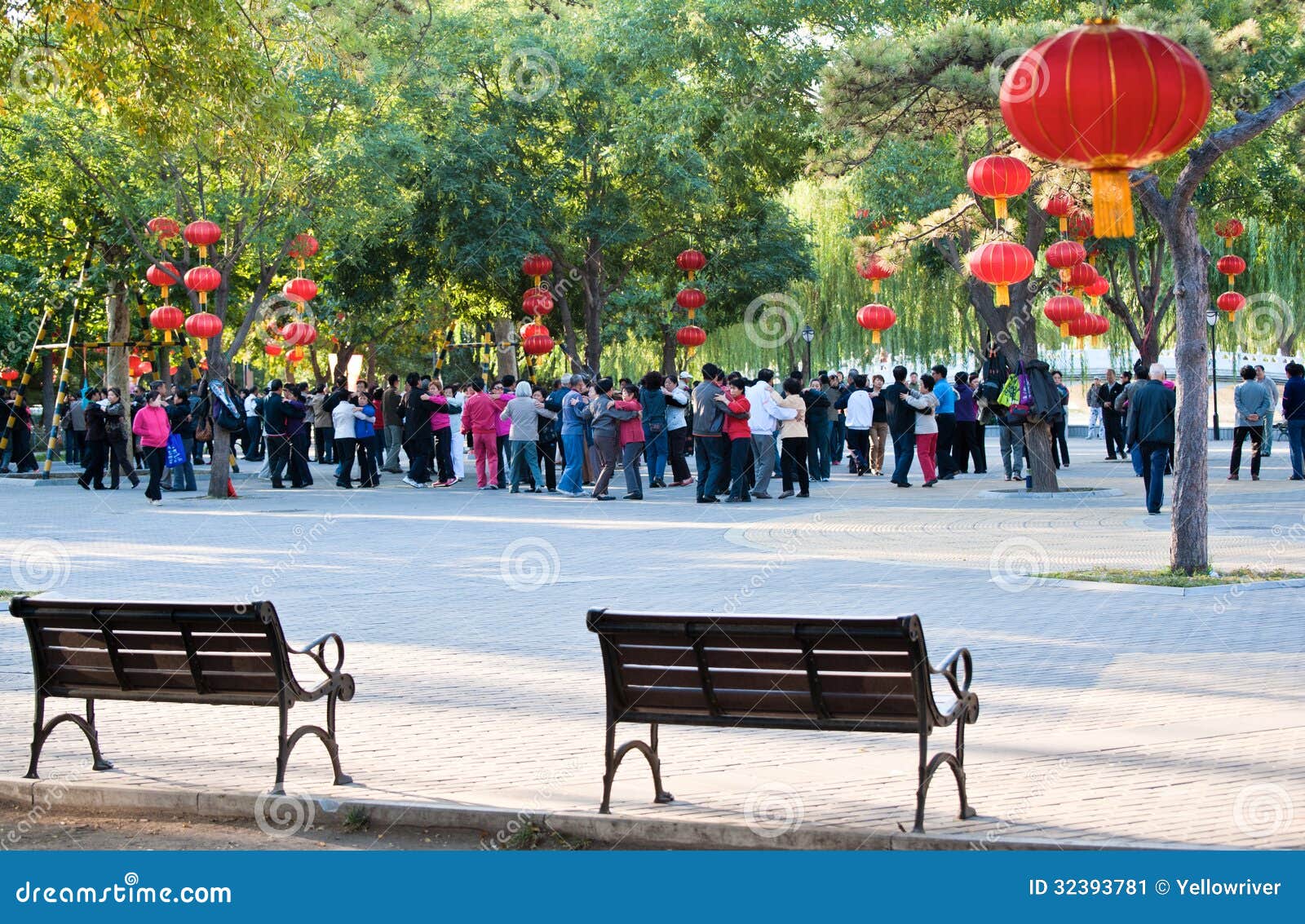 Peuple Chinois De Danse En Parc Photo éditorial - Image du excisez ...