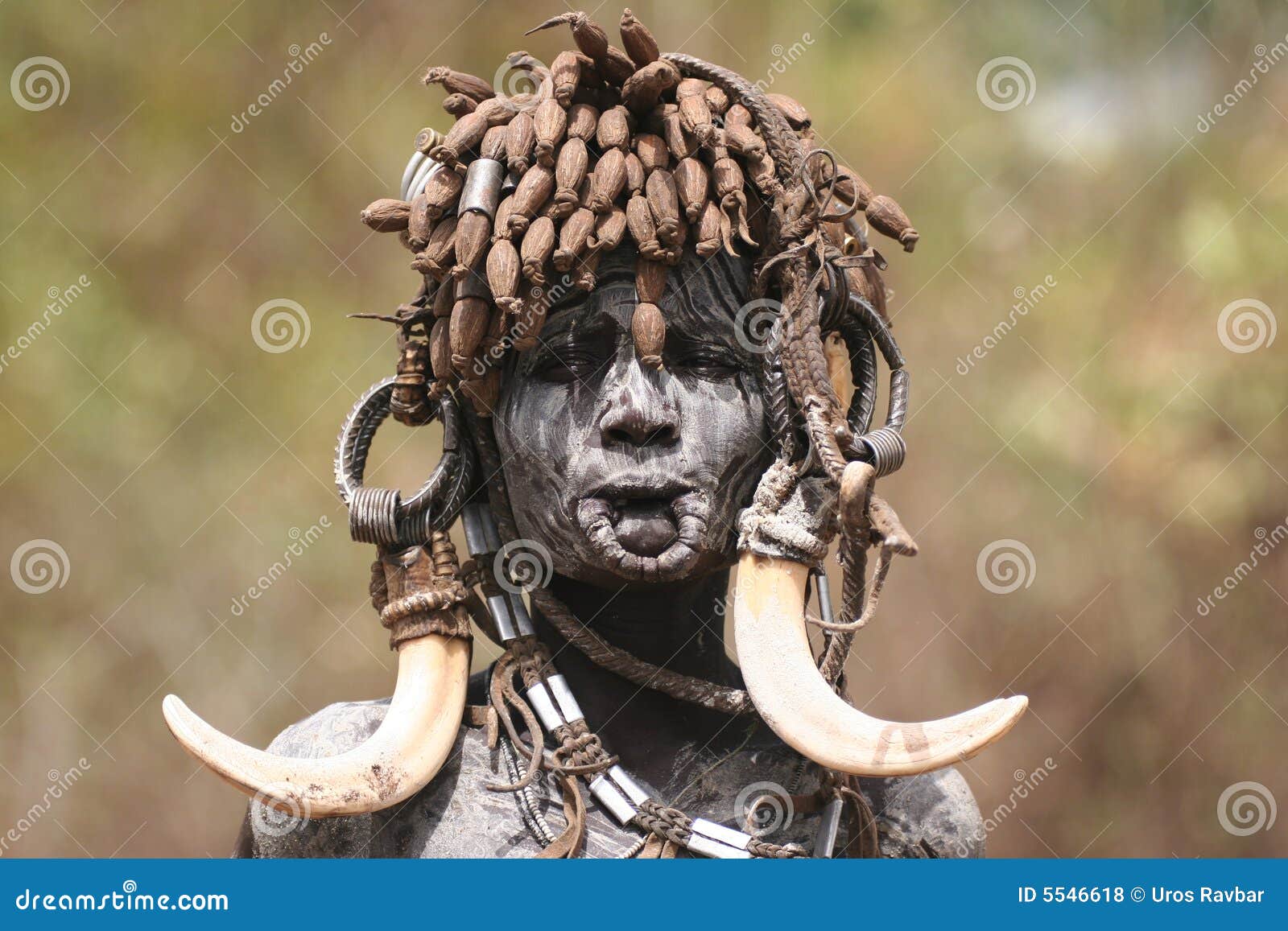 Peuple de l'Afrique photo stock éditorial. Image du archaïque - 5546618