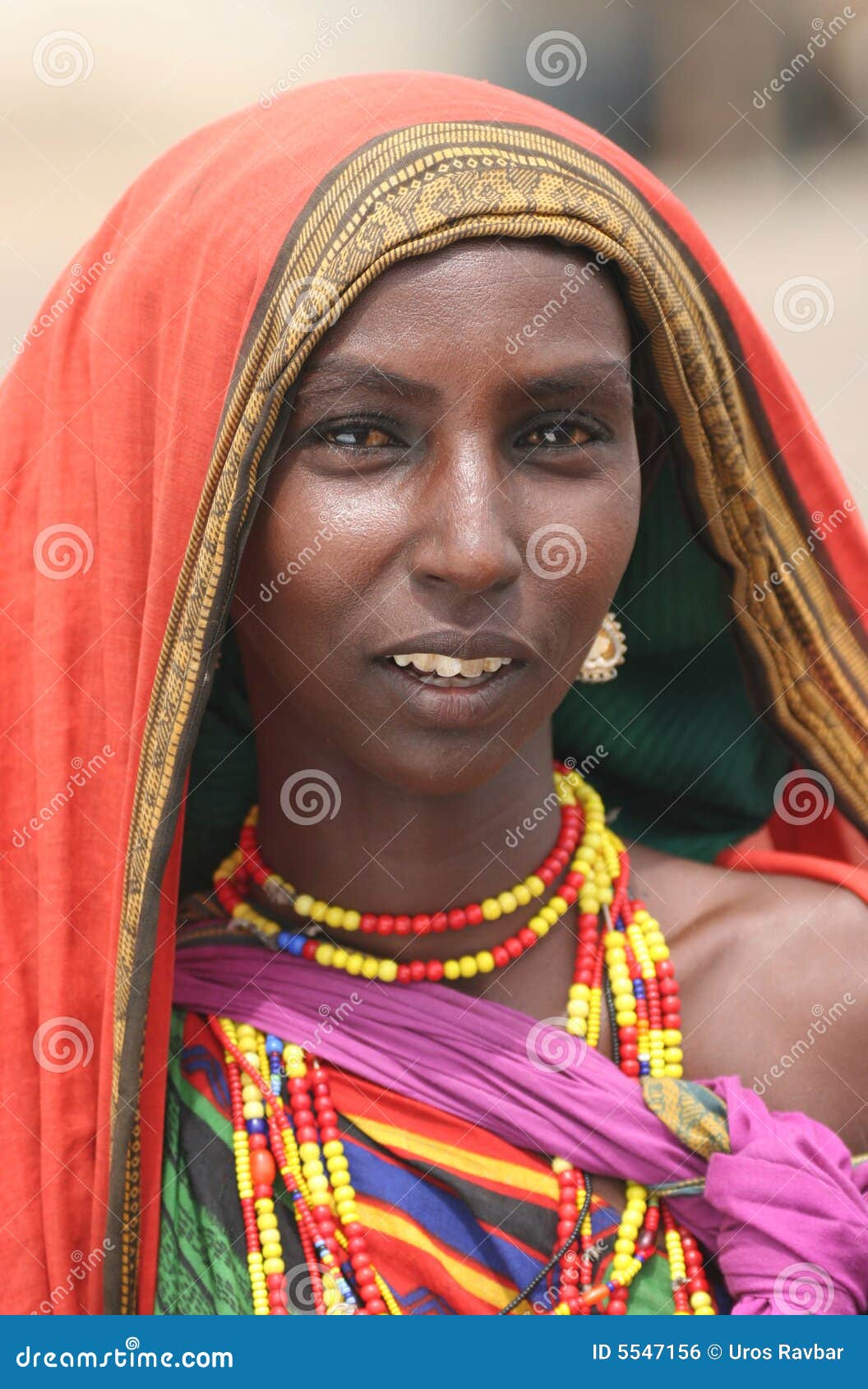 Peuple de l'Afrique photo éditorial. Image du vêtements - 5547156