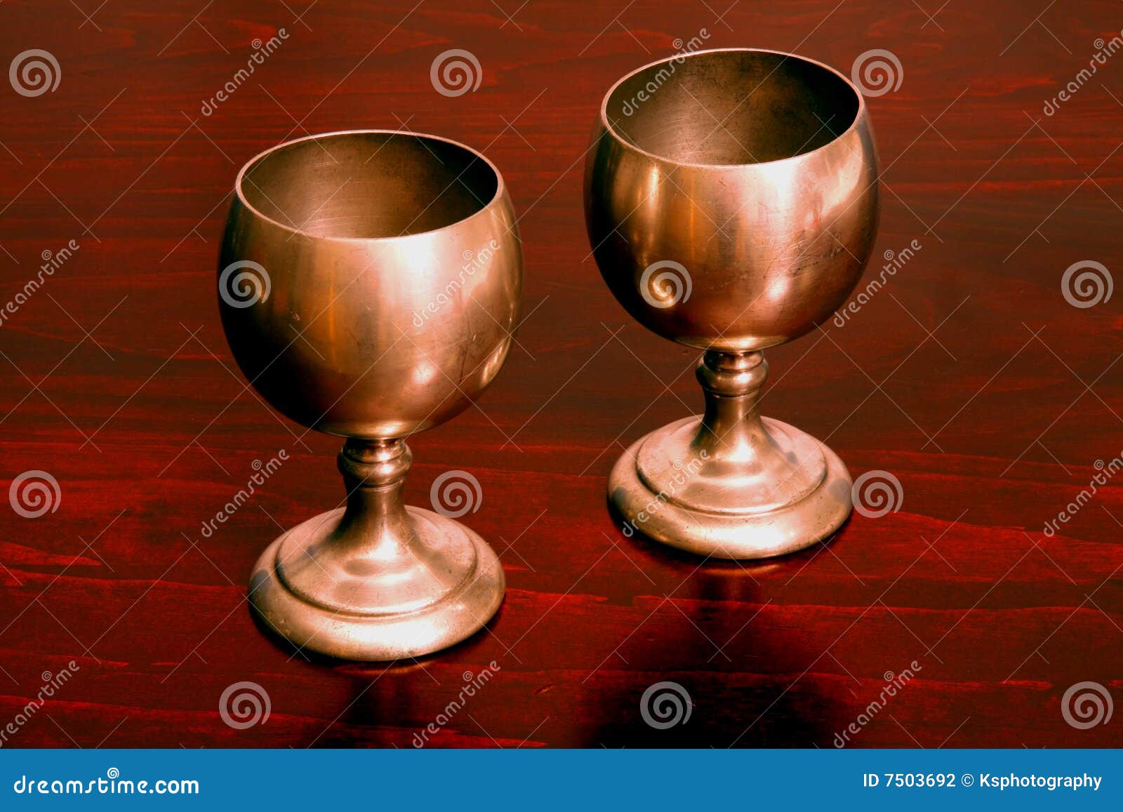 Old Fashioned Pewter Beer Tankards Against A Linen Background. Stock ...