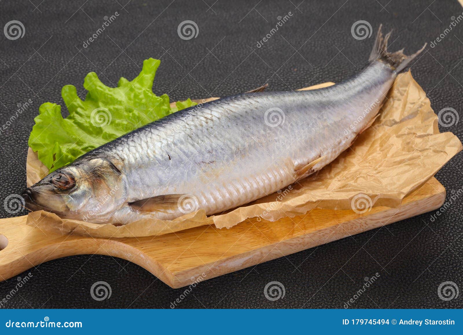 Pez arenque salado foto de archivo. Imagen de comida - 179745494