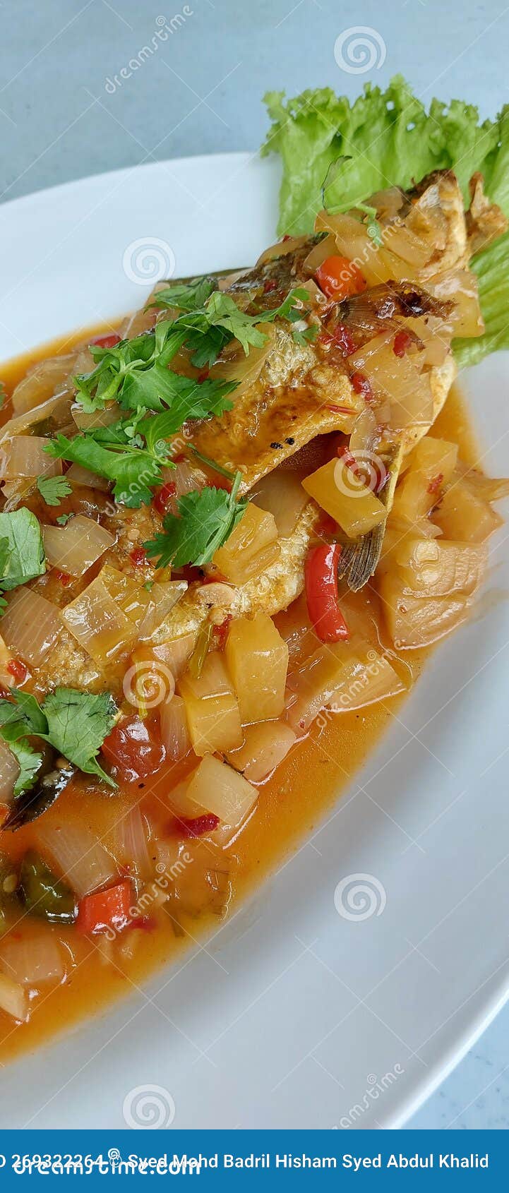 Pez Siakap Llamado Siakap Tiga Rasa Foto de archivo - Imagen de curry ...