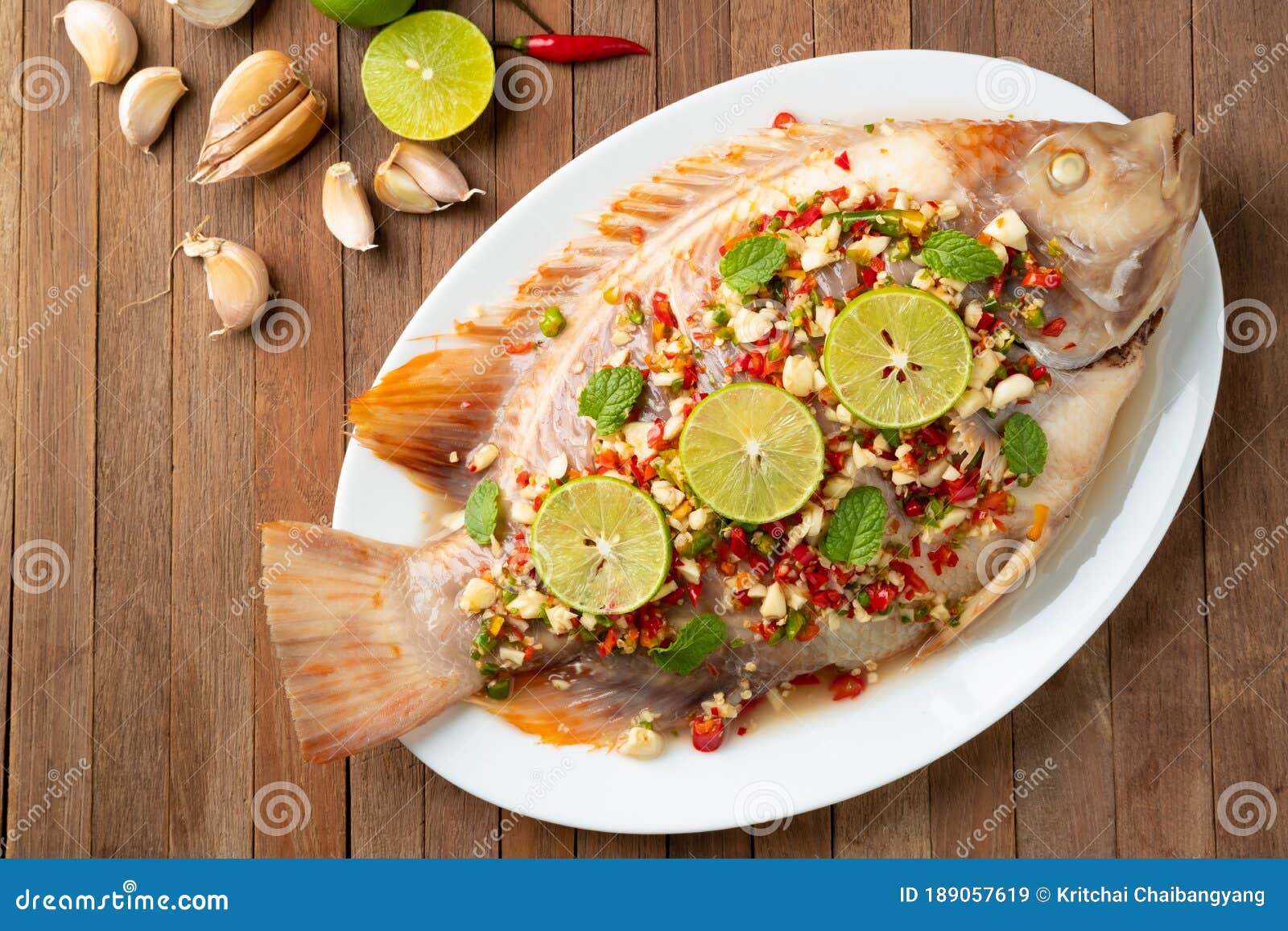 Pez Tilapia Rojo En Sopa De Cal Picante Imagen de archivo - Imagen de ...