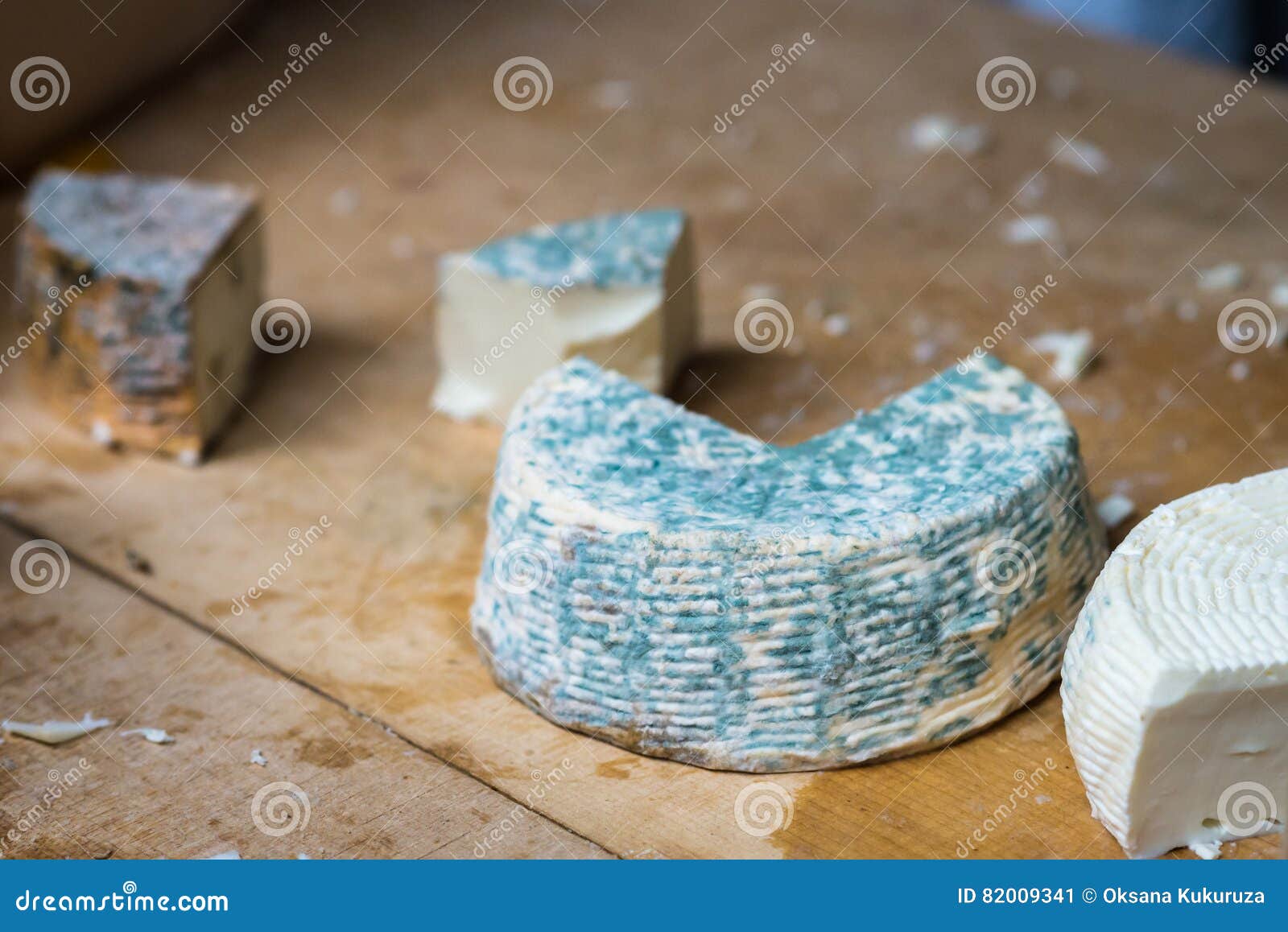 Pezzi Di Muffa Del Formaggio Blu Immagine Stock - Immagine di ...