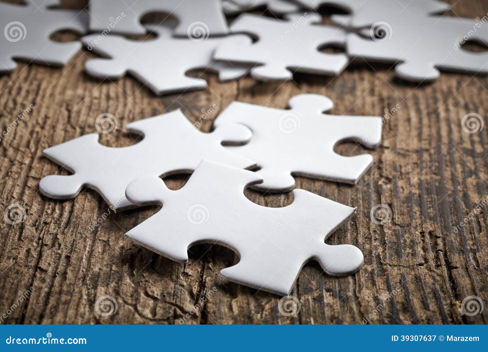 Pezzi di puzzle immagine stock. Immagine di sfida, commercio - 39307637