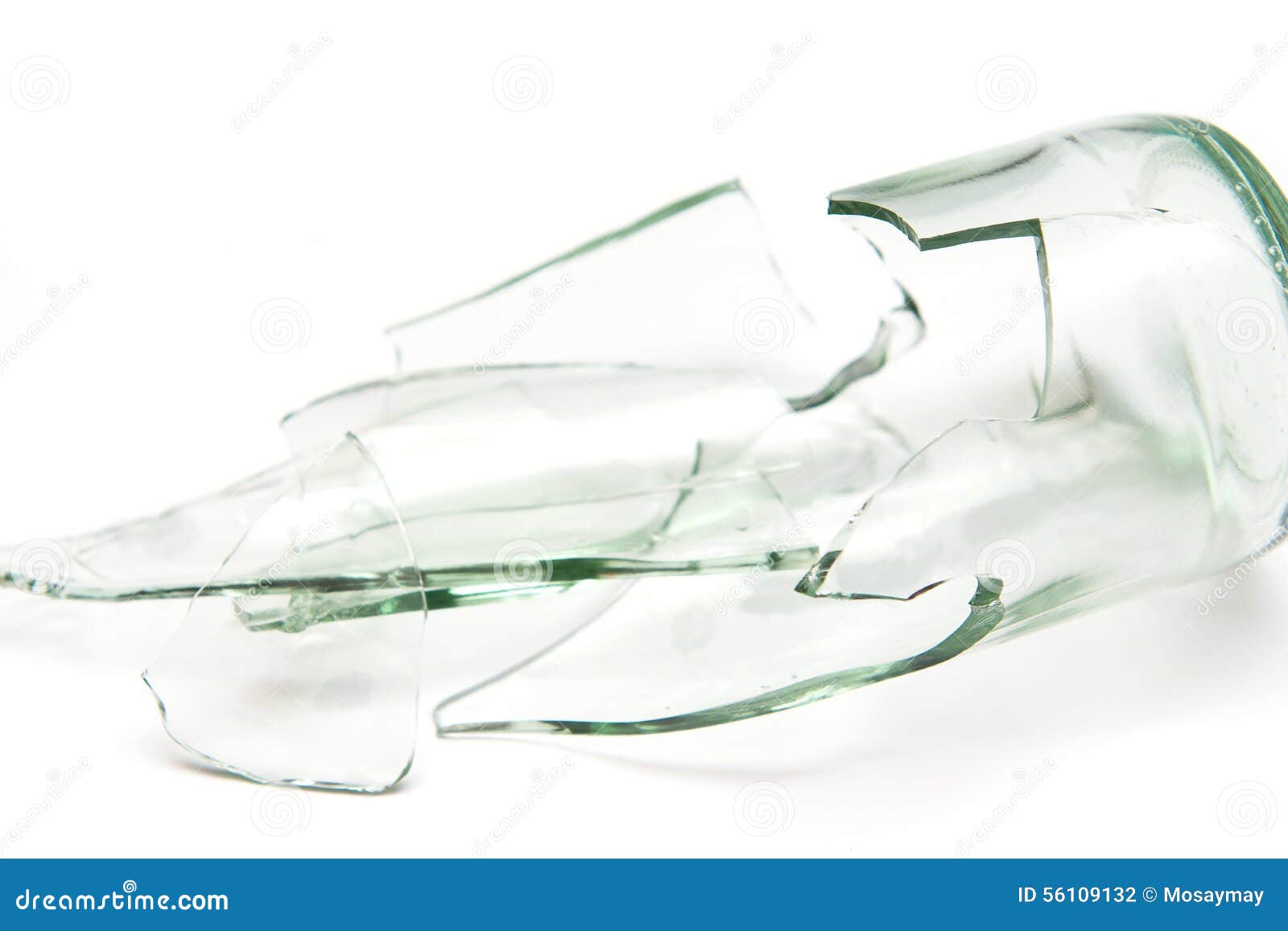 Pezzi Di Vetro Da Bottiglia Rotto Fotografia Stock - Immagine di ...