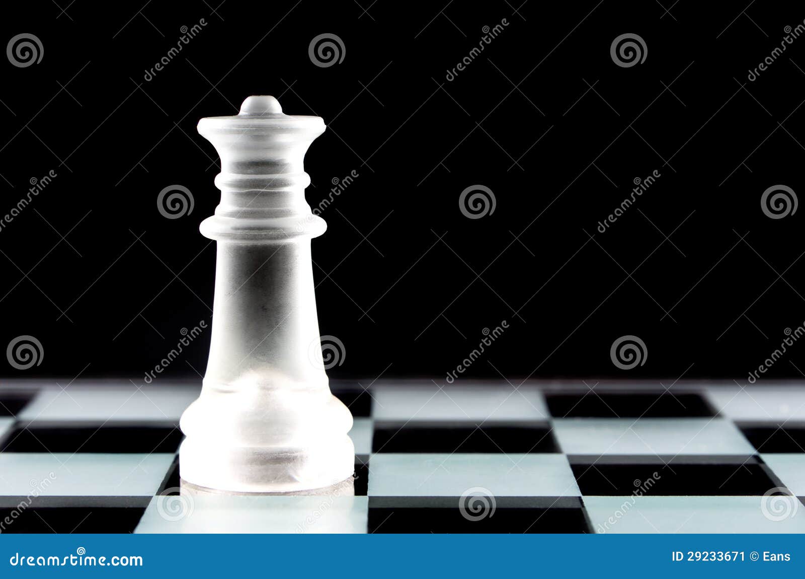 Pezzo Degli Scacchi Della Regina Immagine Stock - Immagine di nero ...