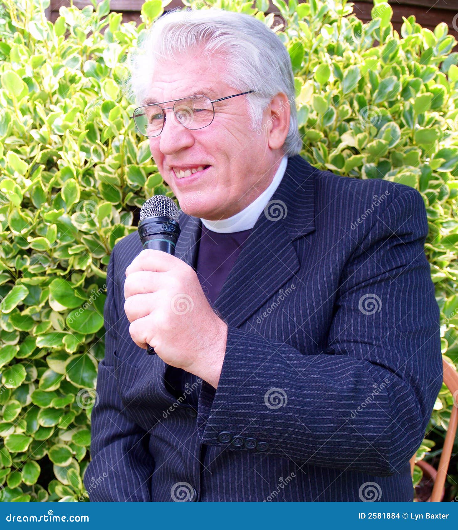 Pfarrer, der Predigt gibt stockfoto. Bild von beichtvater - 2581884