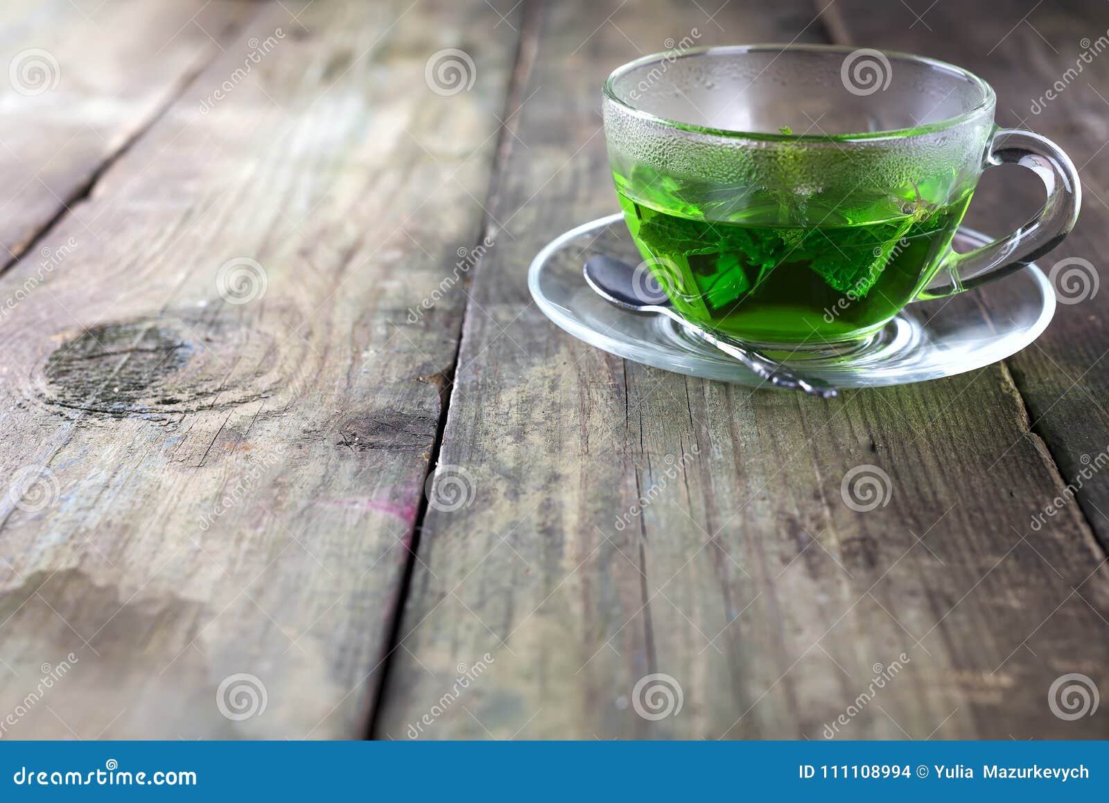 Pfefferminztee in Einer Glasschale Auf Dem Tisch Stockfoto - Bild von ...