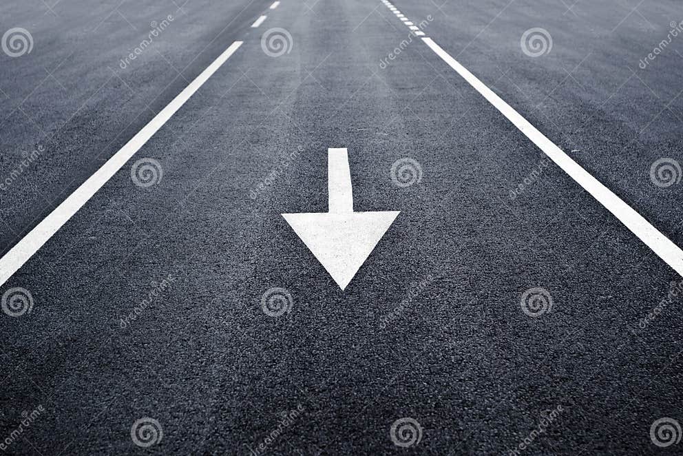 Pfeil auf der Straße stockfoto. Bild von verkehr, anleitung - 36086020