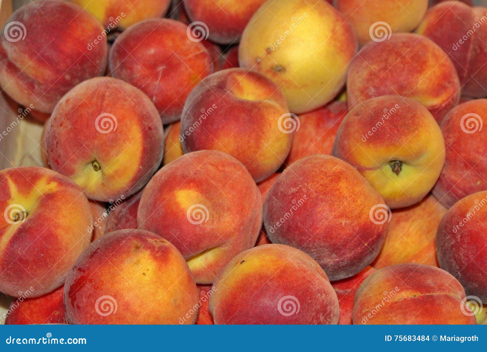 Pfirsiche stockfoto. Bild von pfirsich, österreich, verkauf - 75683484