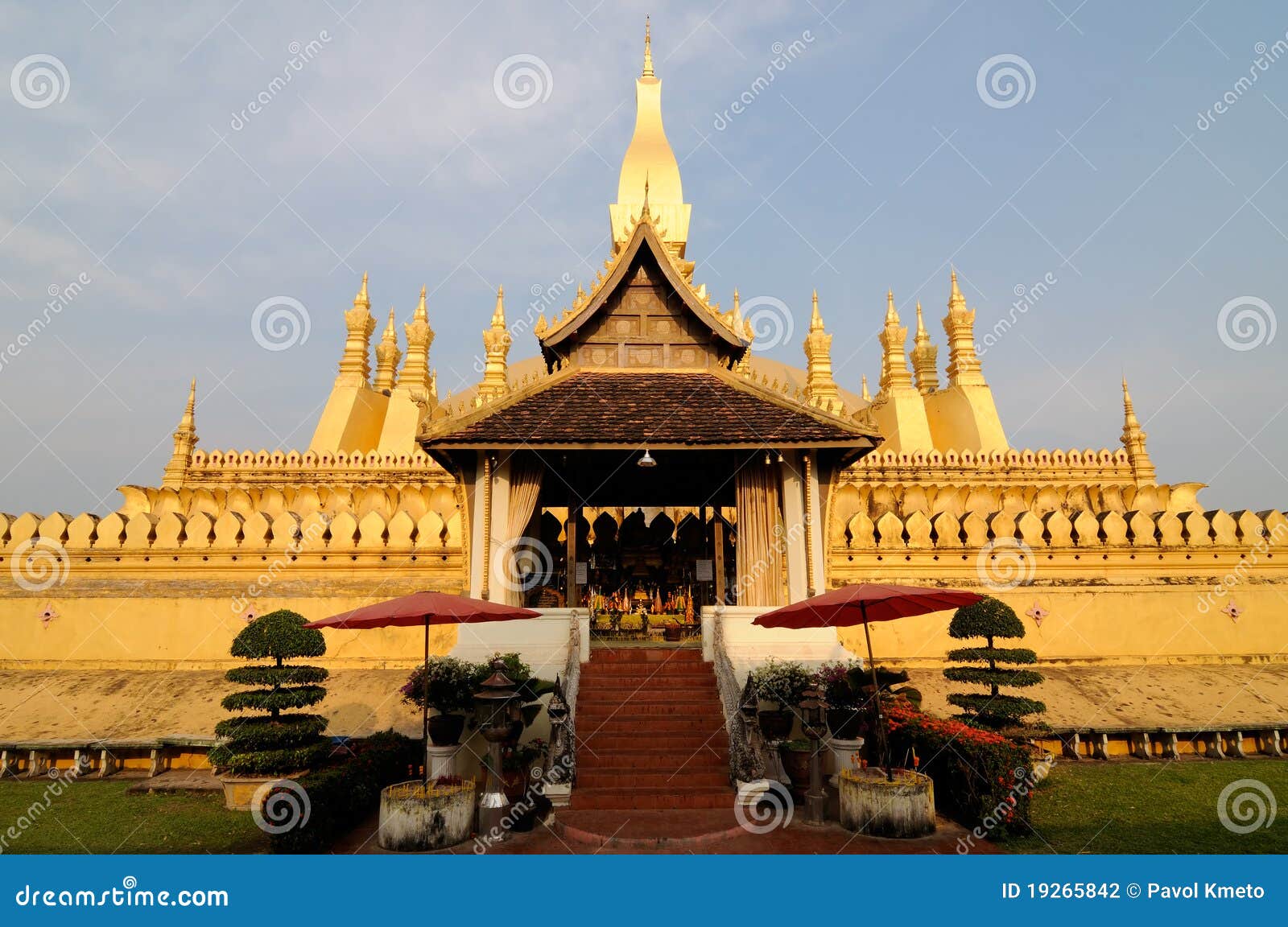 Pha that Luang stupa stock photo. Image of monument, pilgrim - 19265842