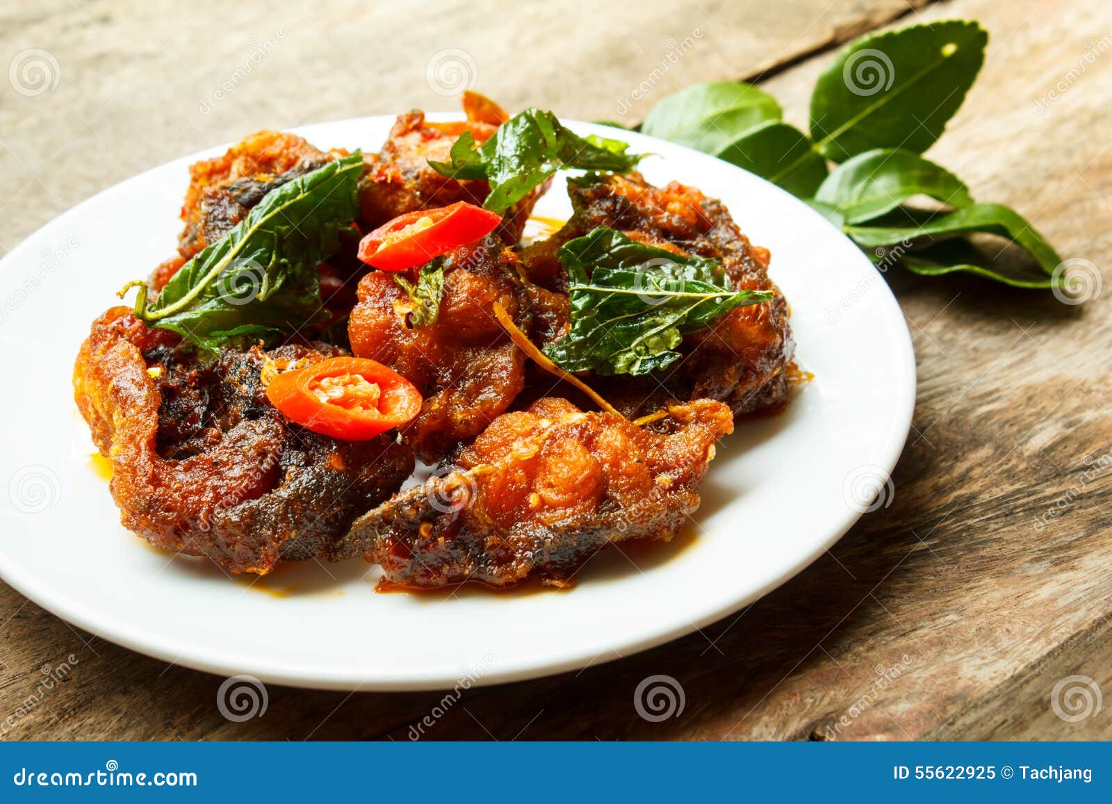 Phad Phed Pla Duk Thod Krob (Stir Fried Deep Fried Catfish with Stock ...