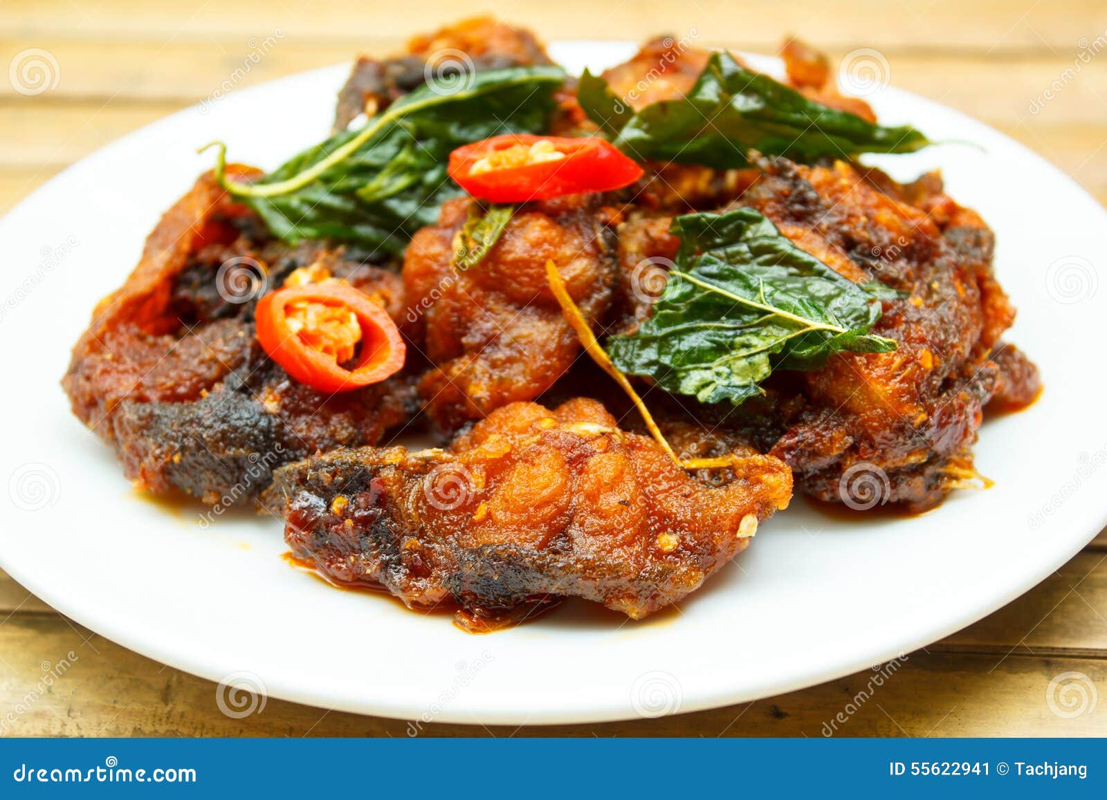 Phad Phed Pla Duk Thod Krob (Stir Fried Deep Fried Catfish with Stock ...