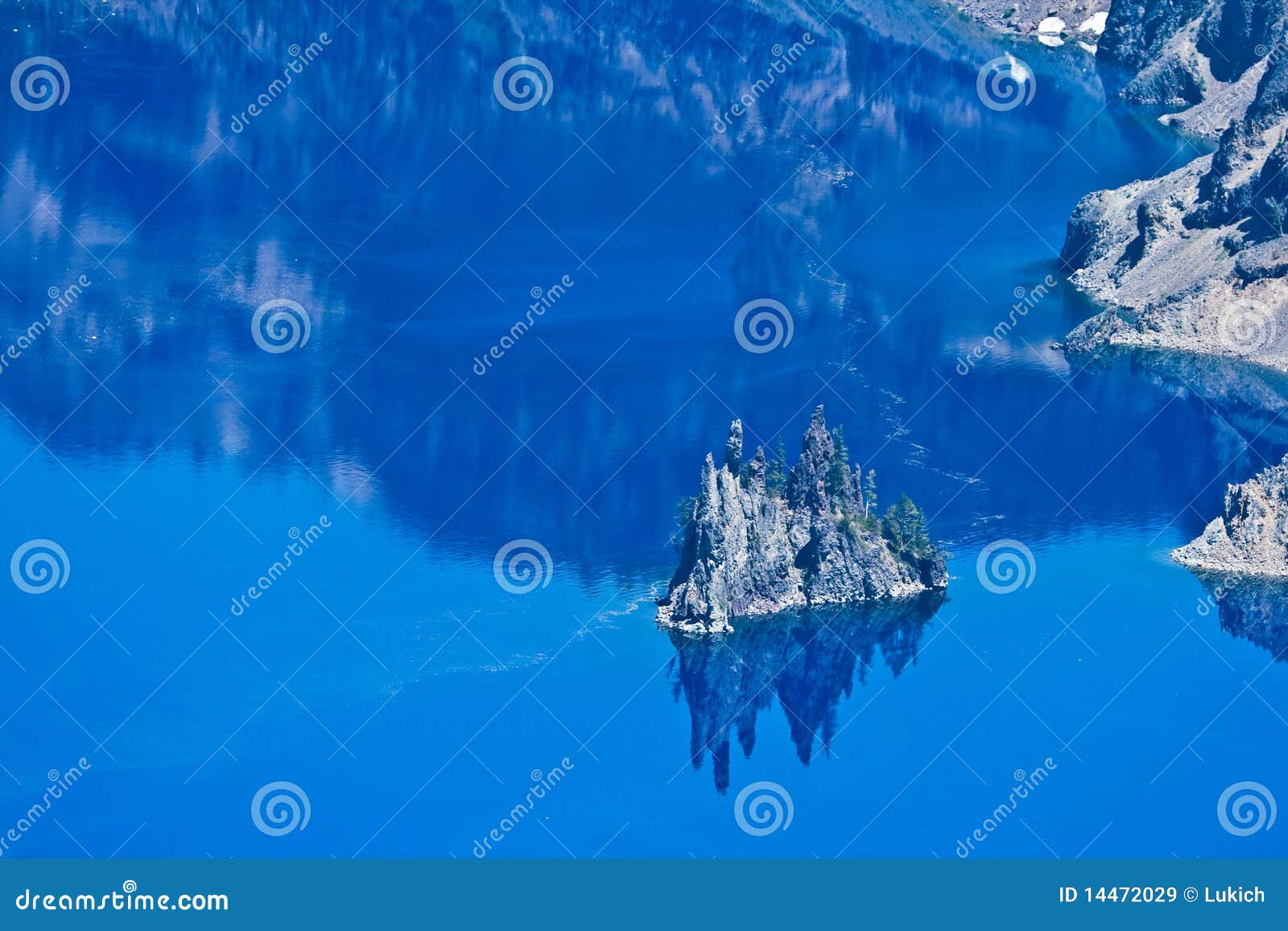 Phantom Ship Island, Crater Lake, Oregon, U.S.a. Stock Image - Image of ...