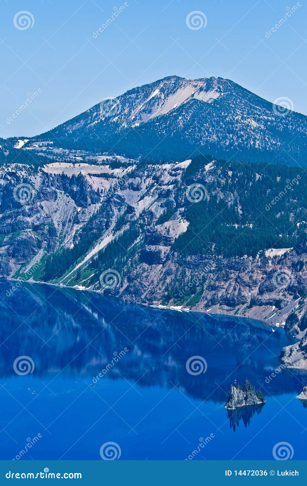 Phantom Ship Island, Crater Lake, Oregon, U.S.a. Stock Photo - Image of ...