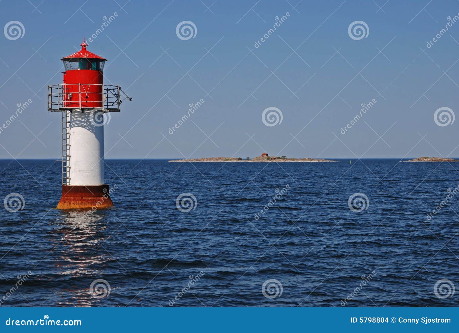 Phare en mer photo stock. Image du titulaires, rouge, îles - 5798804