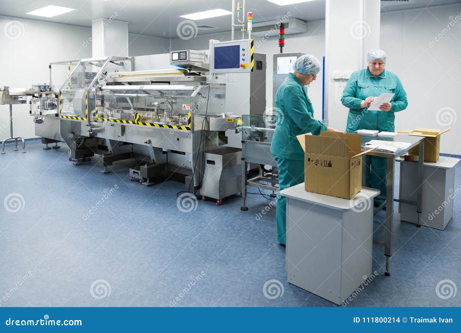 Pharmaceutical Factory Workers in Sterile Environment Stock Photo ...