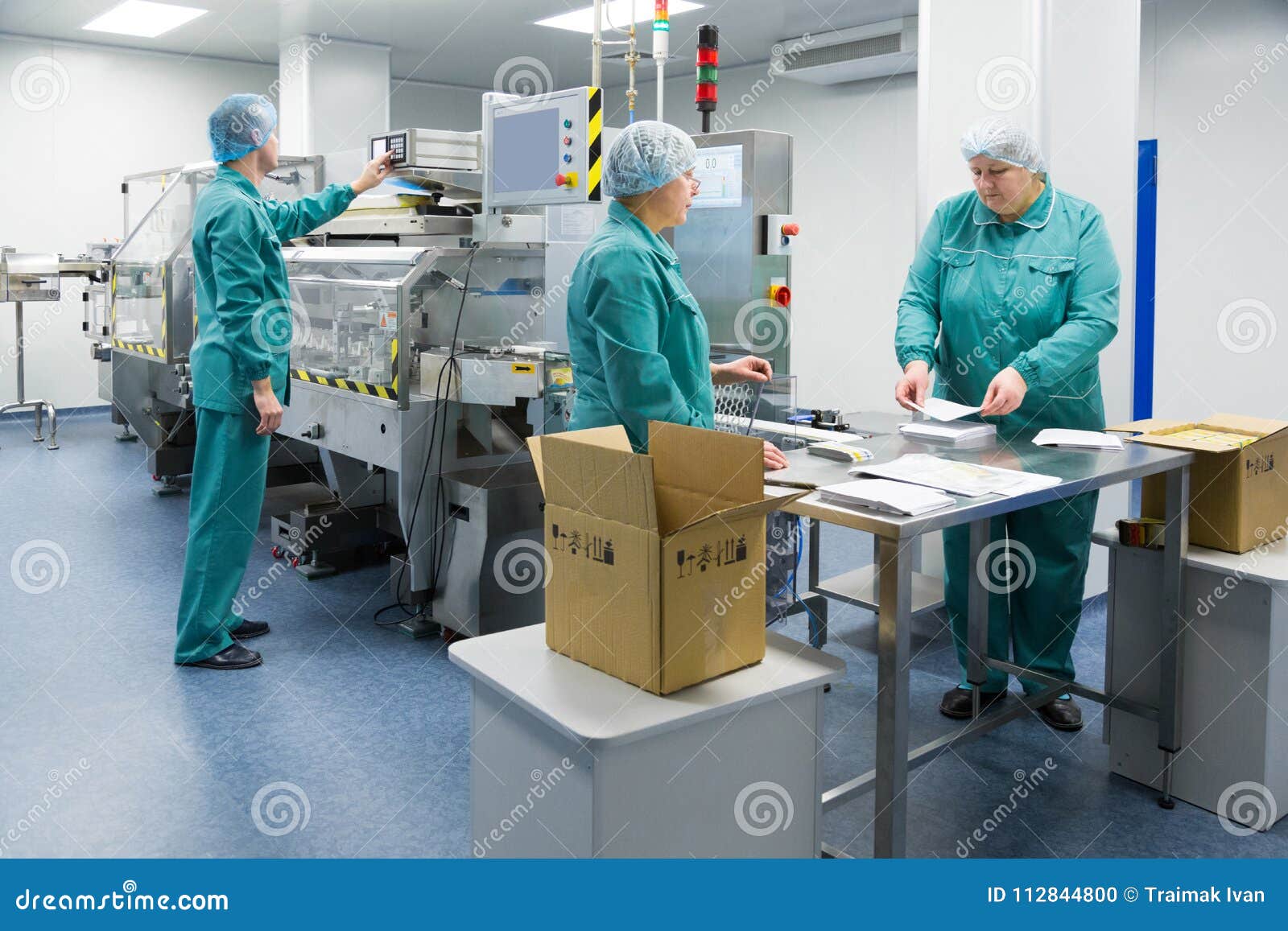 Pharmaceutical Factory Workers in Sterile Environment Stock Photo ...
