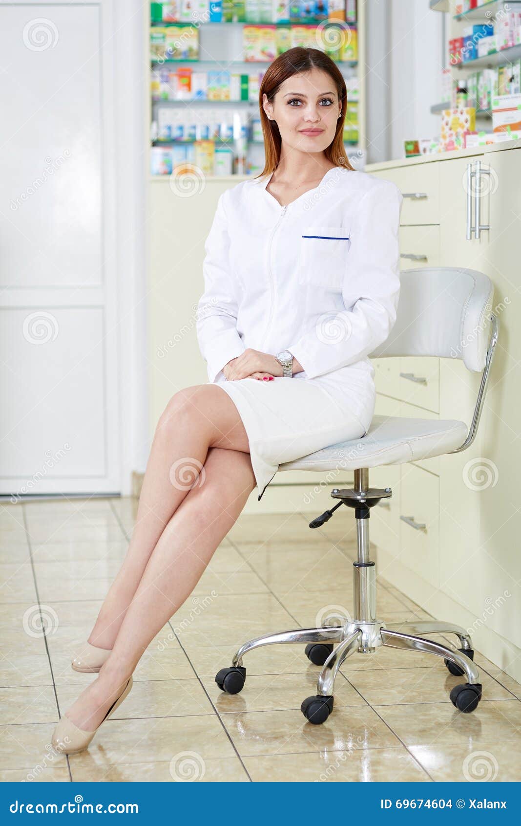 Pharmacist Lady in Full Length Stock Photo - Image of drugstore, body ...